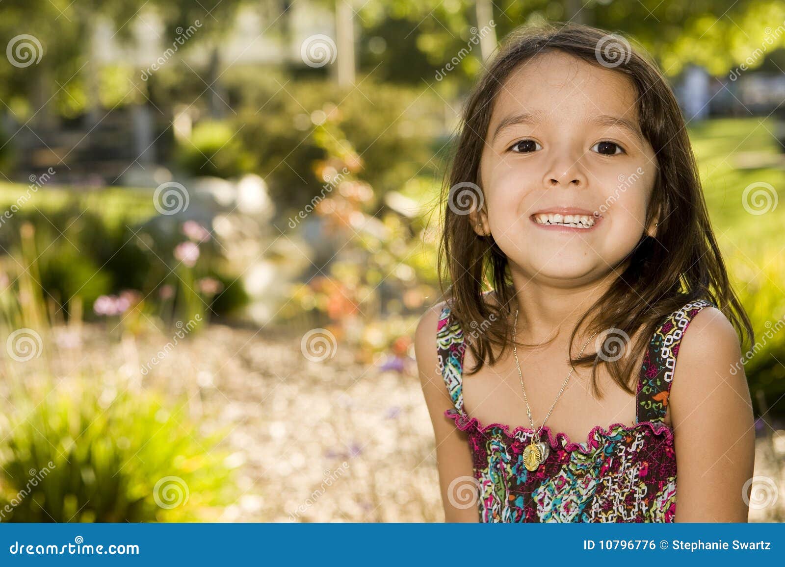 Chica Joven Foto De Archivo Imagen De Diverso Hierba 10796776