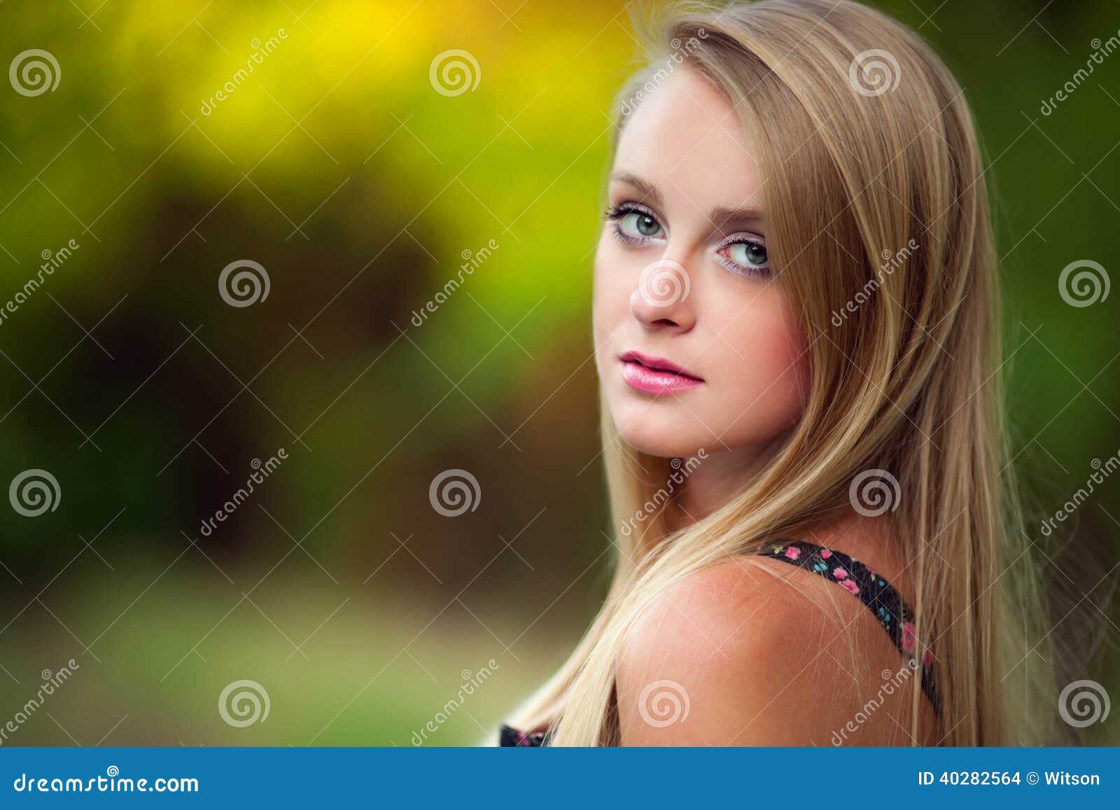 Chica Joven Foto De Archivo Imagen De Pelo Modelo Femenino 40282564