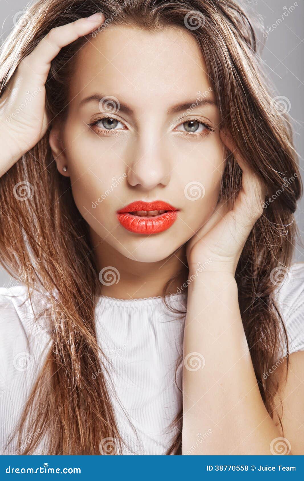 Chica Joven Con Los Labios Anaranjados Foto de archivo - Imagen de ...