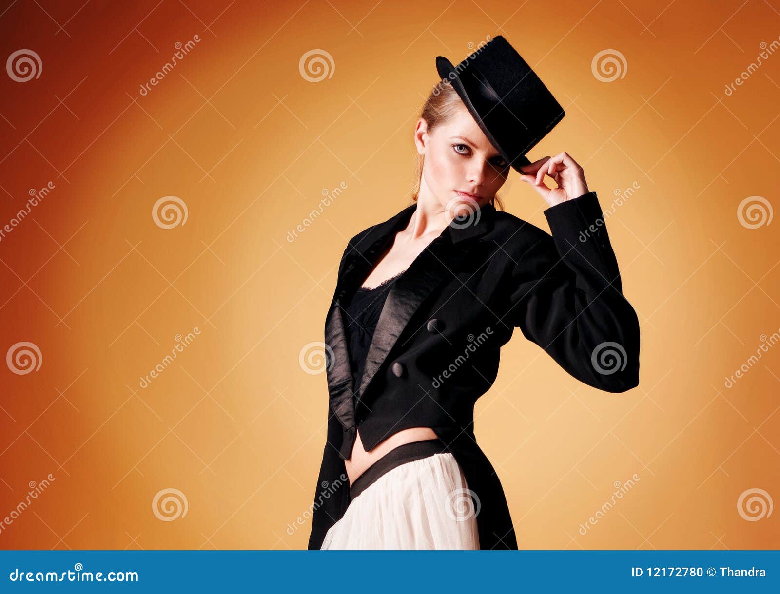 Chica Joven Hermosa En Un Smoking Foto de archivo - Imagen de glamour ...