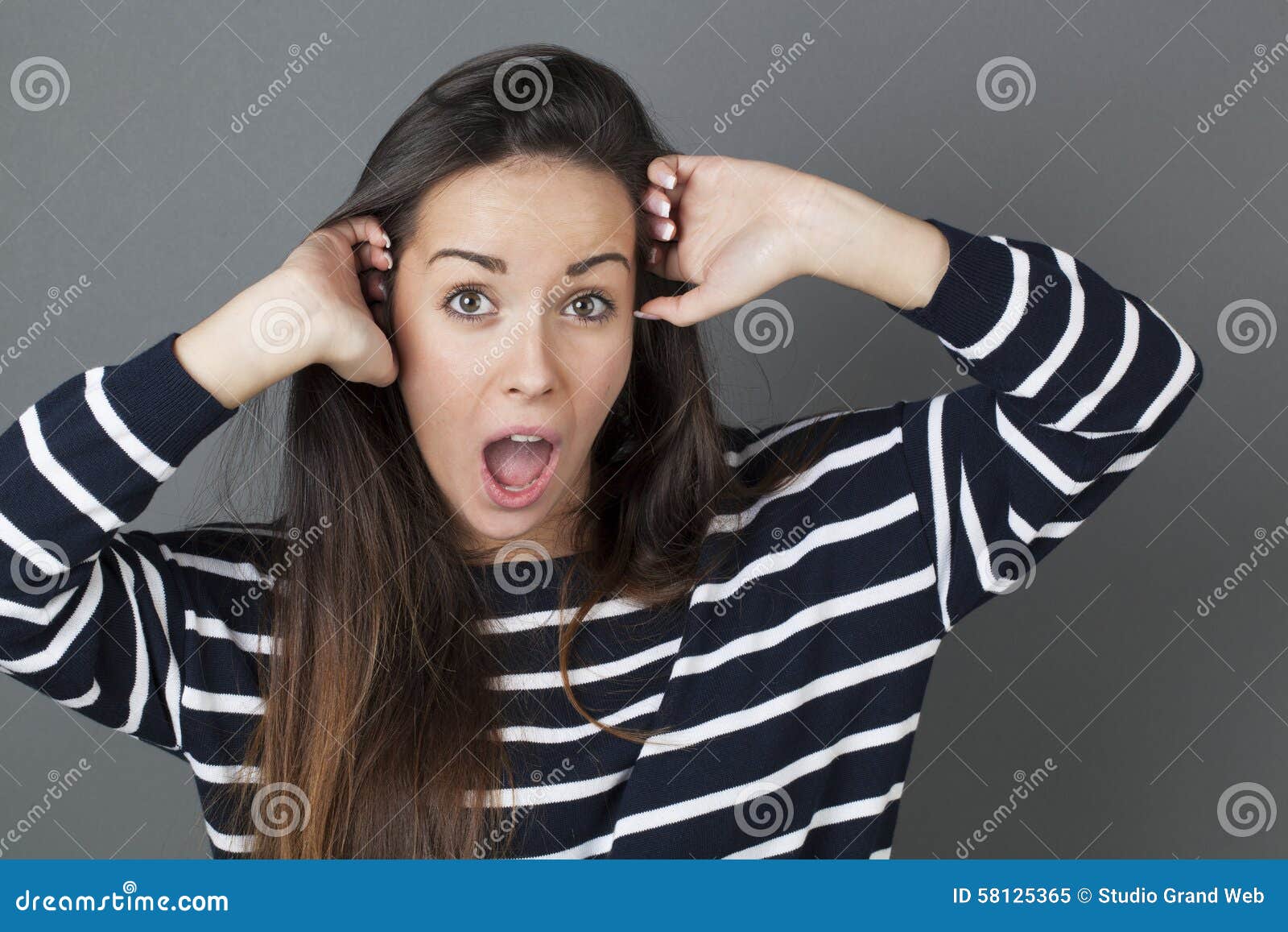 Chica Joven Pasmada Que Expresa El Asombro Imagen de archivo - Imagen ...