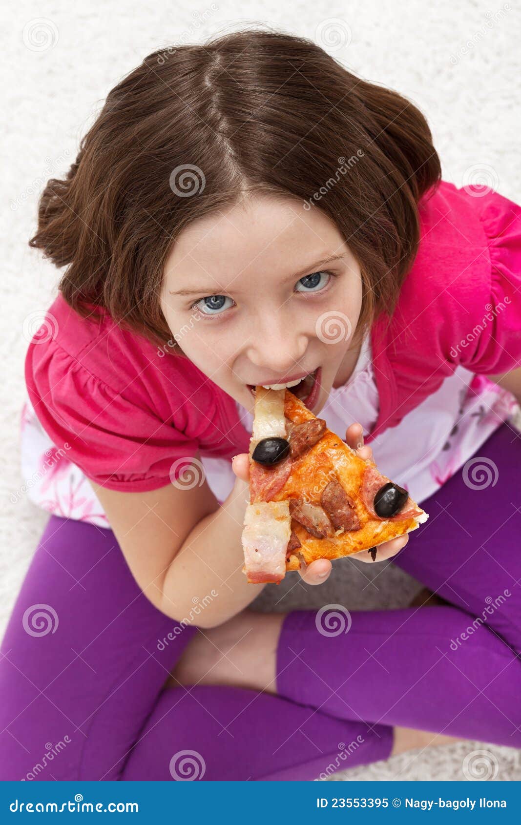 Chica Joven Que Come La Pizza Imagen de archivo - Imagen de casero ...