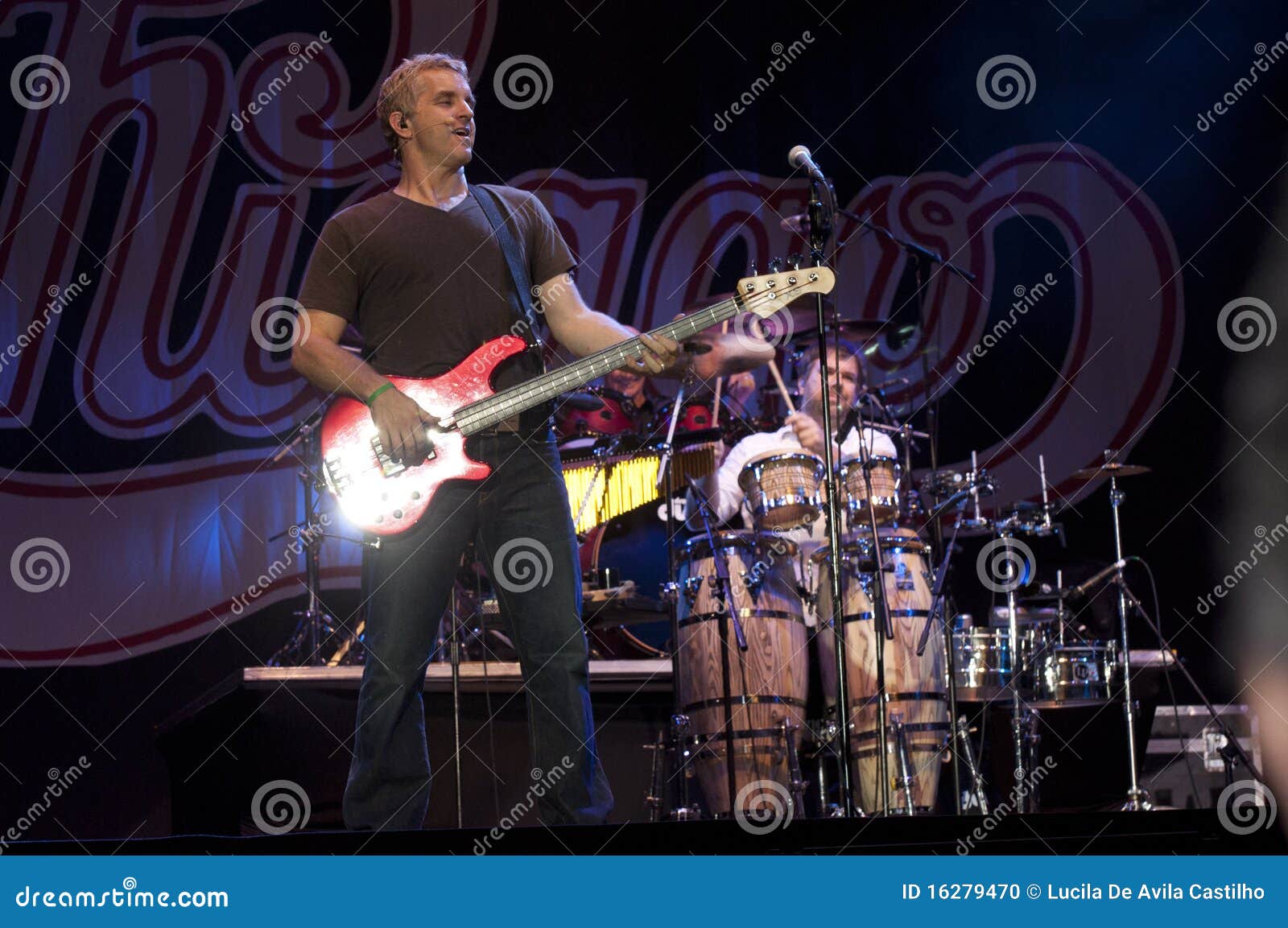 Chicago Band Rock Show editorial image. Image of band - 16279470