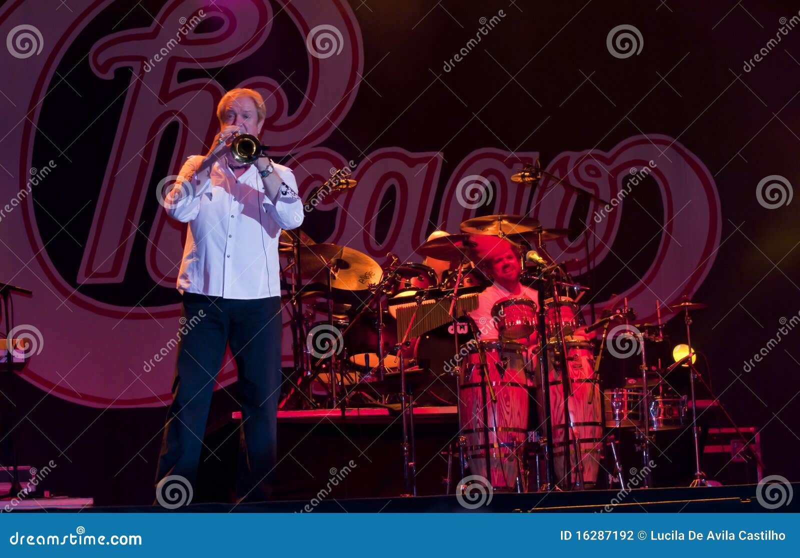 Chicago Band Rock Show editorial photography. Image of music - 16287192