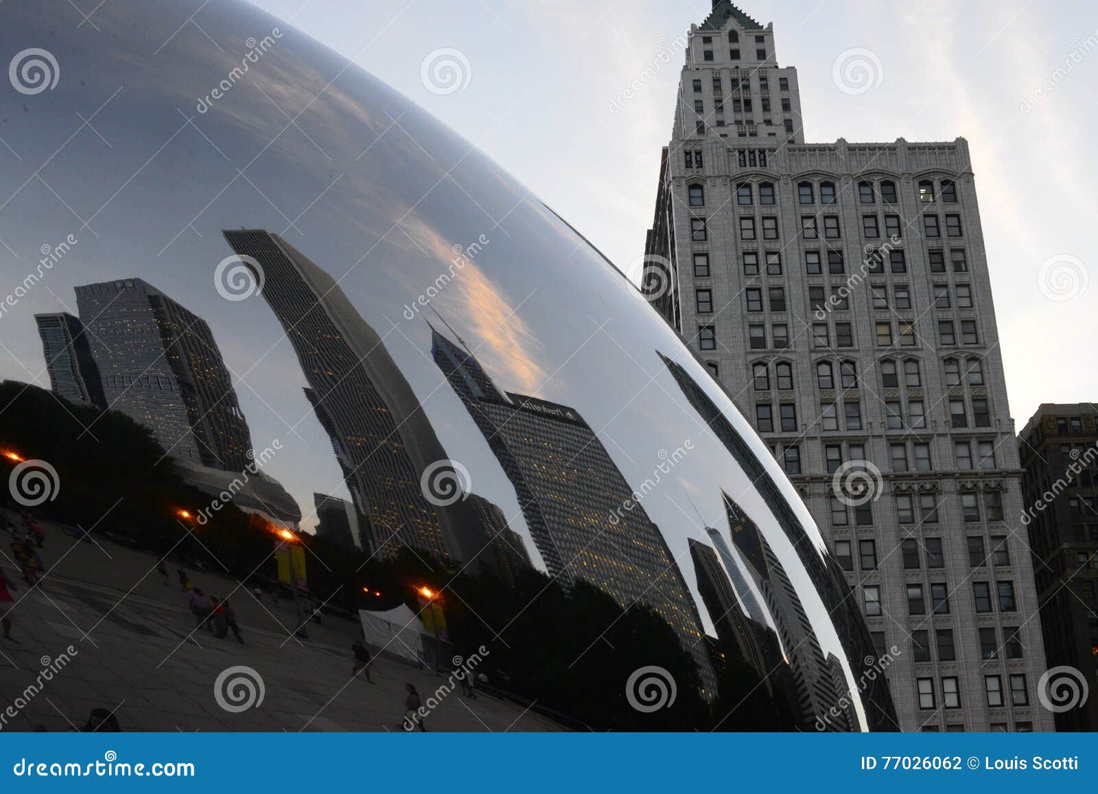 The Chicago Bean editorial photography. Image of father - 77026062