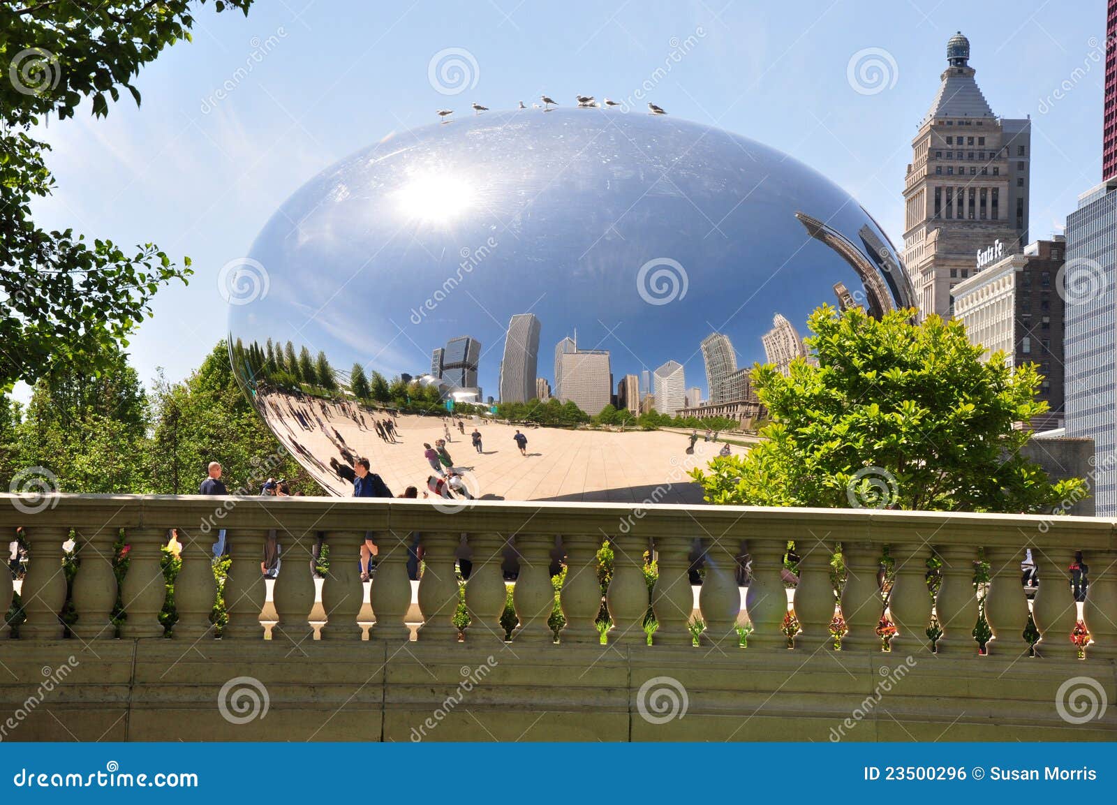 Chicago Bean and Reflections Editorial Photo - Image of round, downtown ...