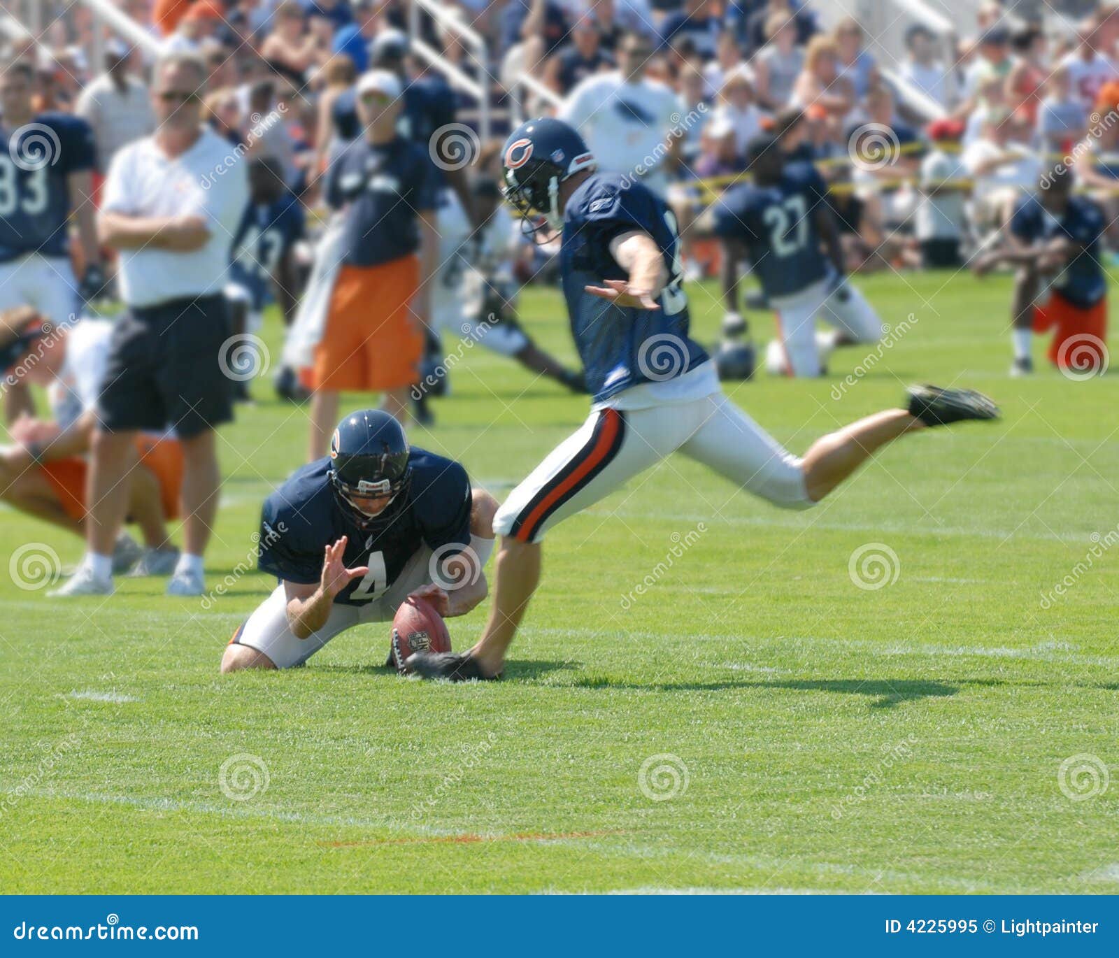 Chicago Bears Training Camp Editorial Image - Image of athletic ...