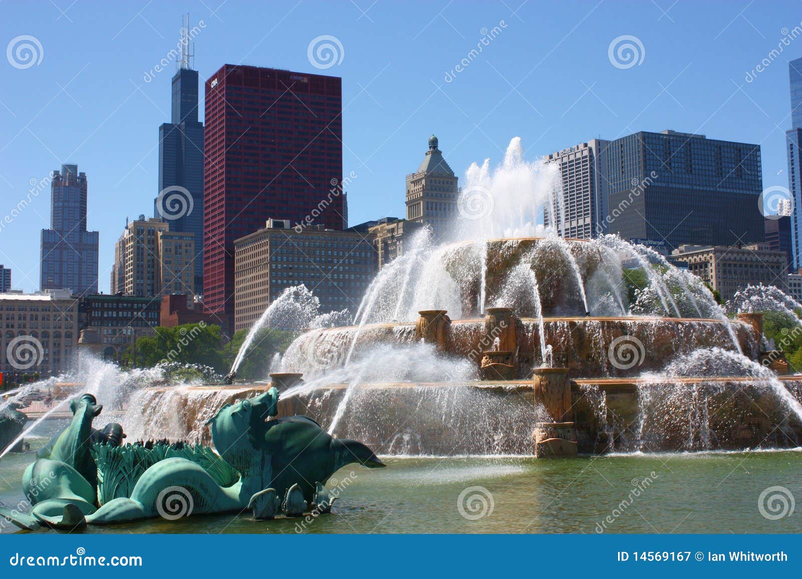910 Buckingham Chicago Fountain Photos - Free & Royalty-Free Stock ...