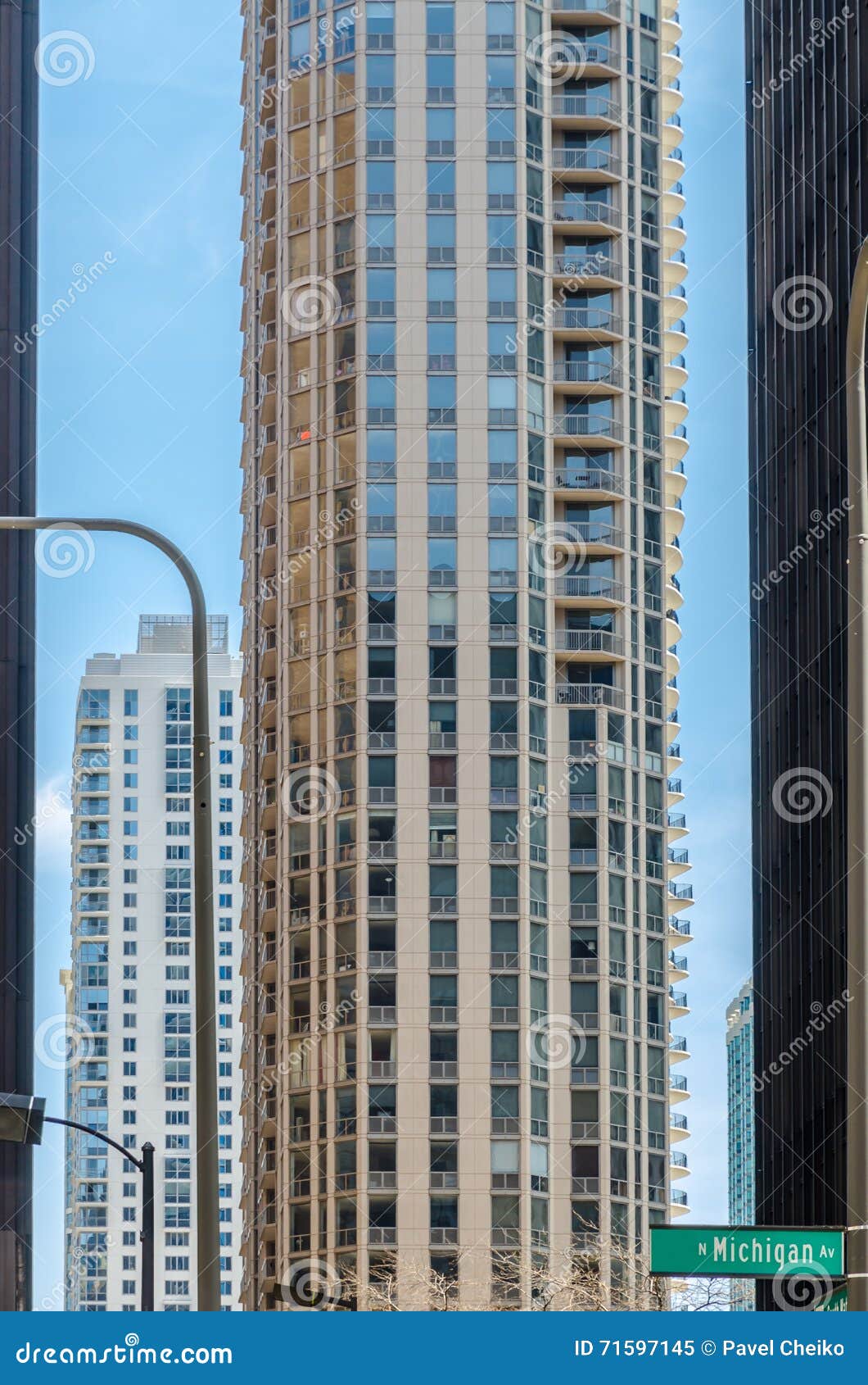 Chicago buildings stock image. Image of reflection, tourism - 71597145