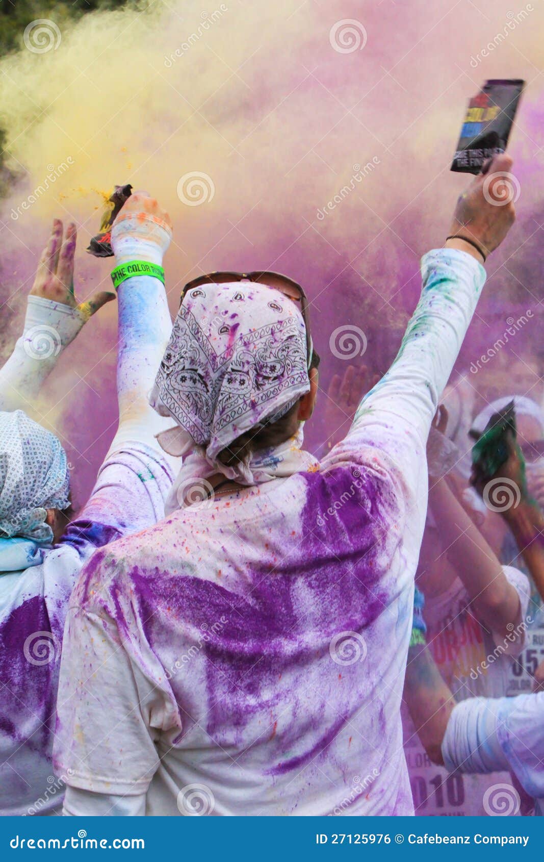 Chicago Color Run editorial photo. Image of yellow, athletic - 27125976
