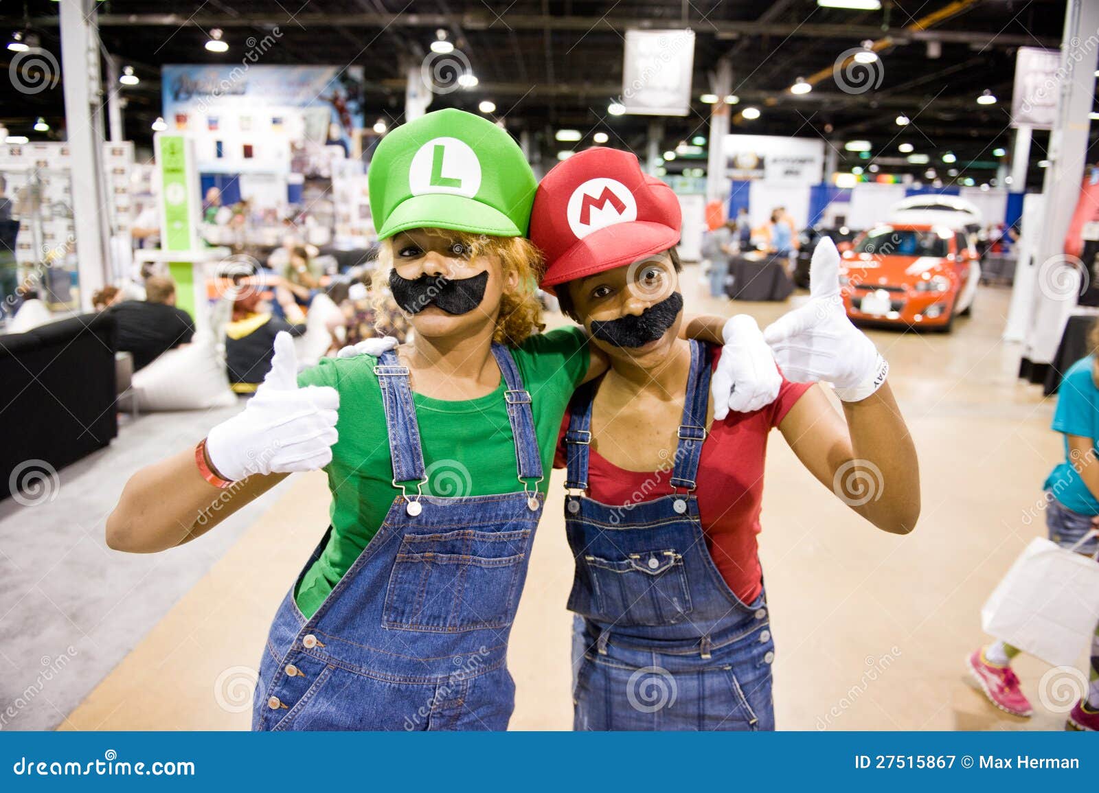 Chicago Comic Con 2012 editorial photography. Image of video - 27515867