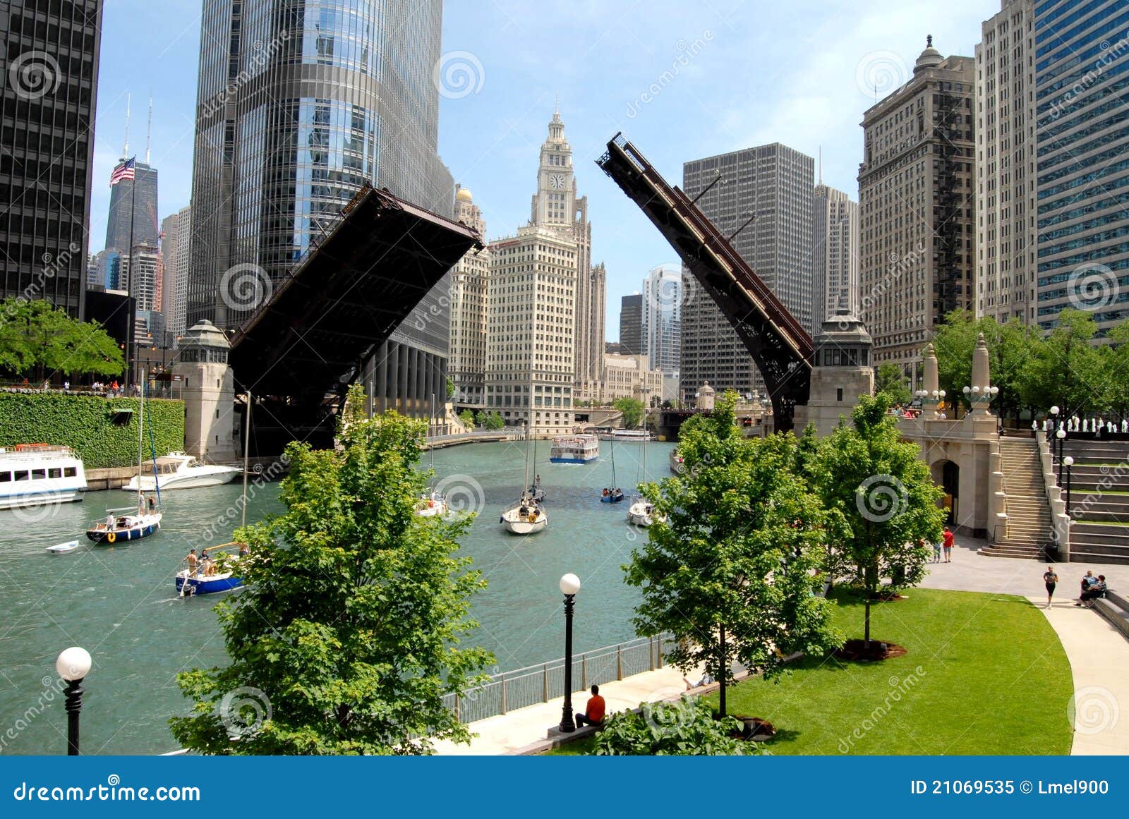 Chicago del centro immagine stock. Immagine di moderno - 21069535