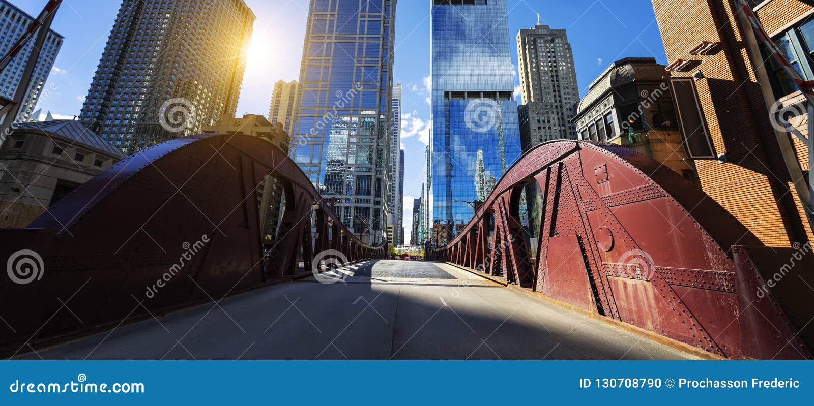 Chicago Downtown Bridge and Buiding Stock Photo - Image of tower ...