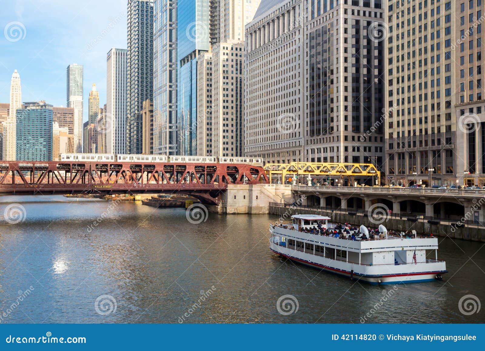 Chicago downtown and River stock photo. Image of illuminated - 42114820