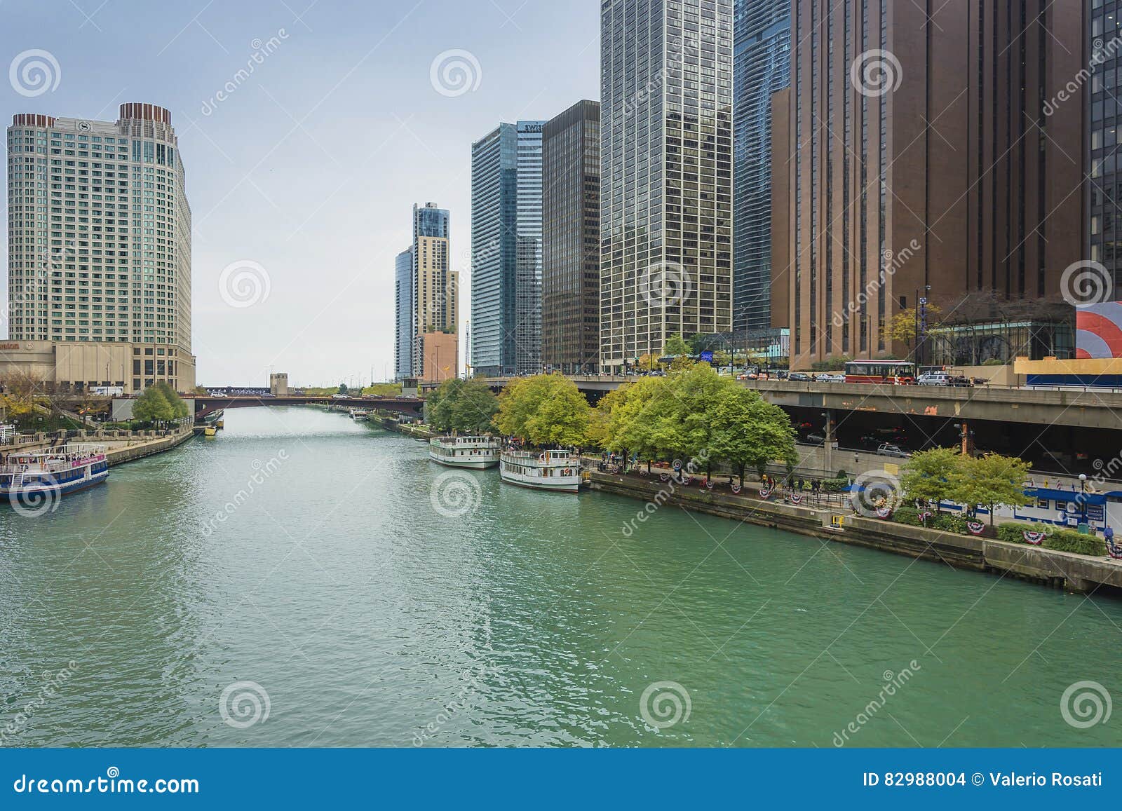 Chicago downtown riverside editorial stock image. Image of illinois ...