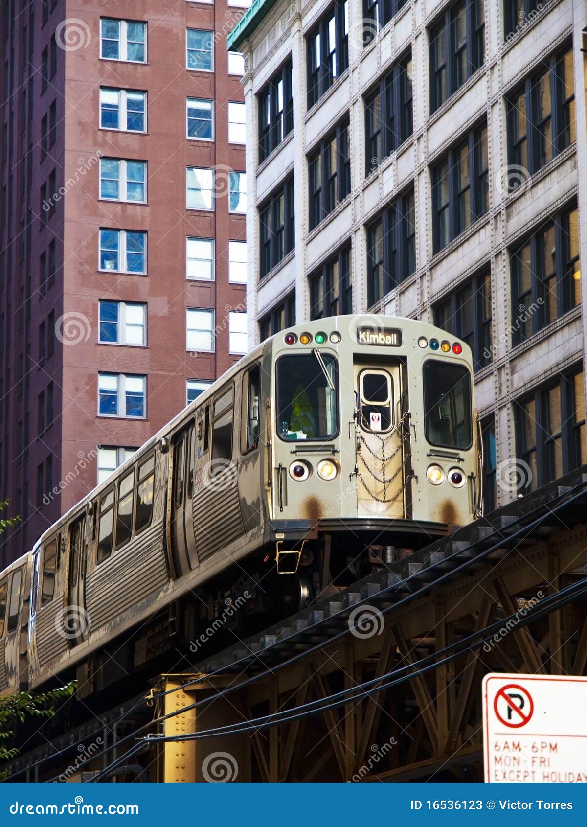 The Chicago EL train stock image. Image of metro, scene - 16536123