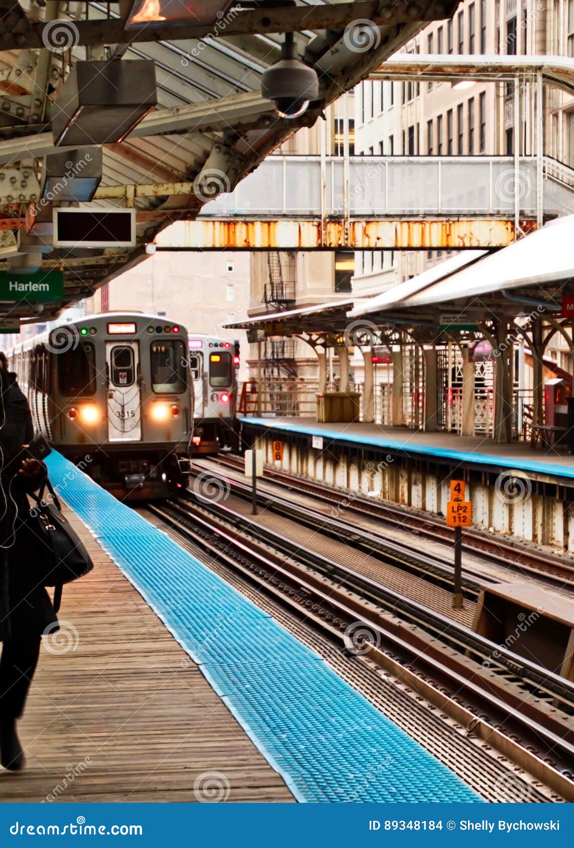 Chicago S Elevated El Train As Seen from Adams/Wabash Platform As it ...