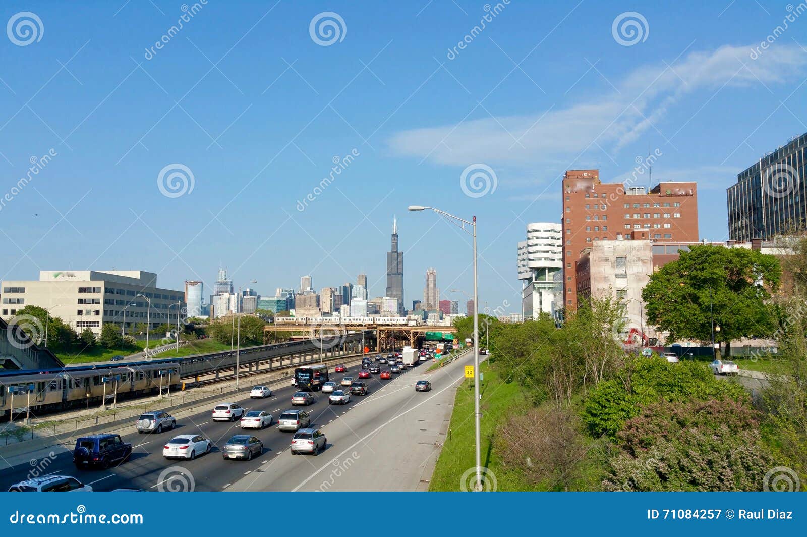 Chicago Expressway editorial photography. Image of road - 71084257