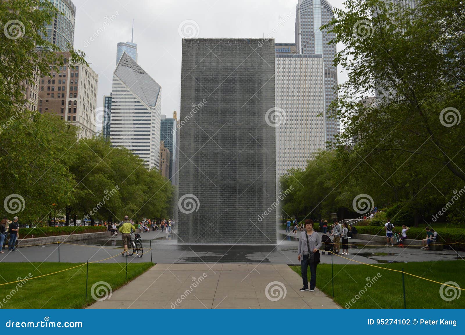 Chicago Grant Park Waterfall Monolith Fotografia Editorial - Imagem de ...