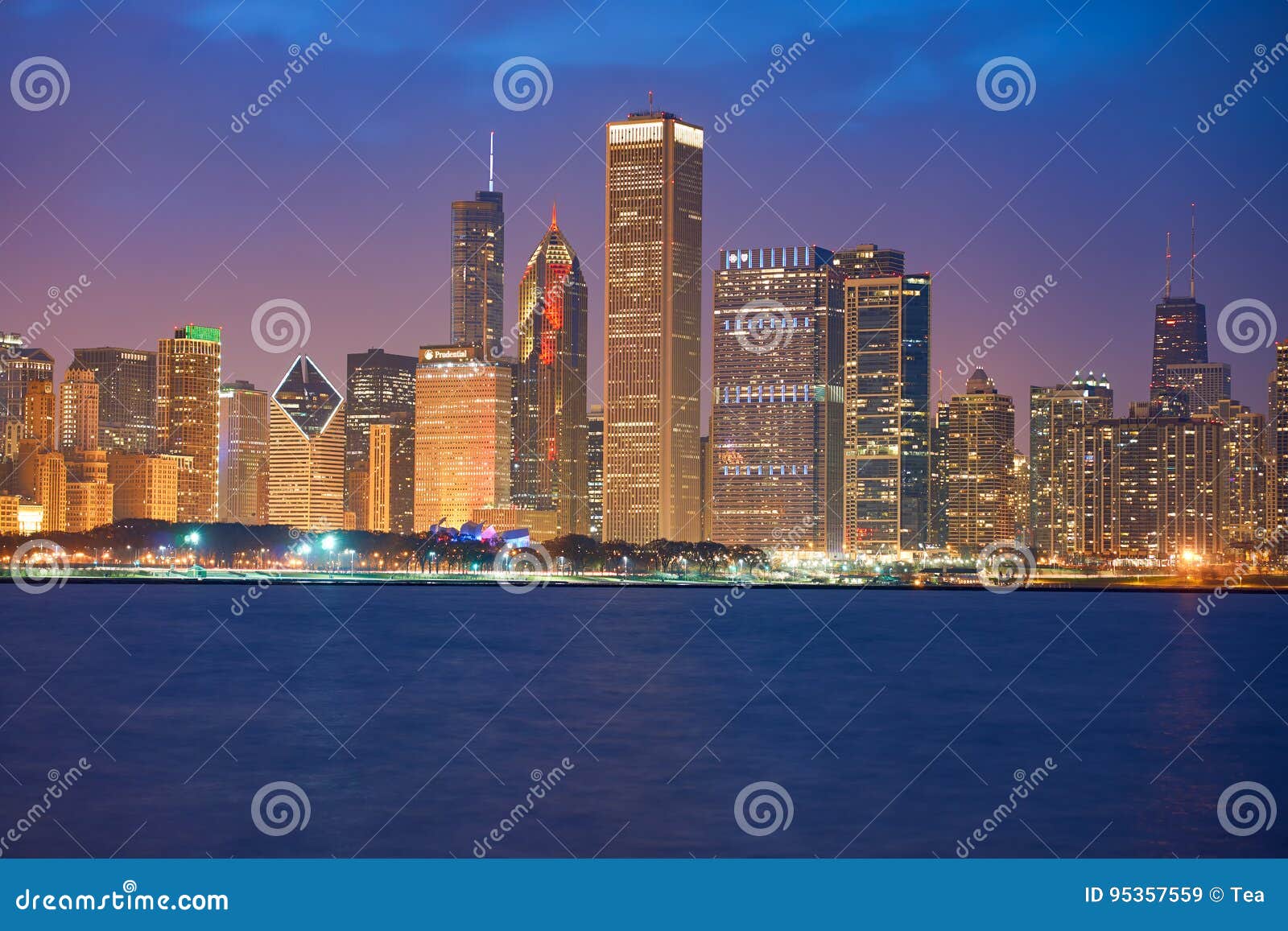 Chicago editorial stock image. Image of downtown, highrise - 95357559