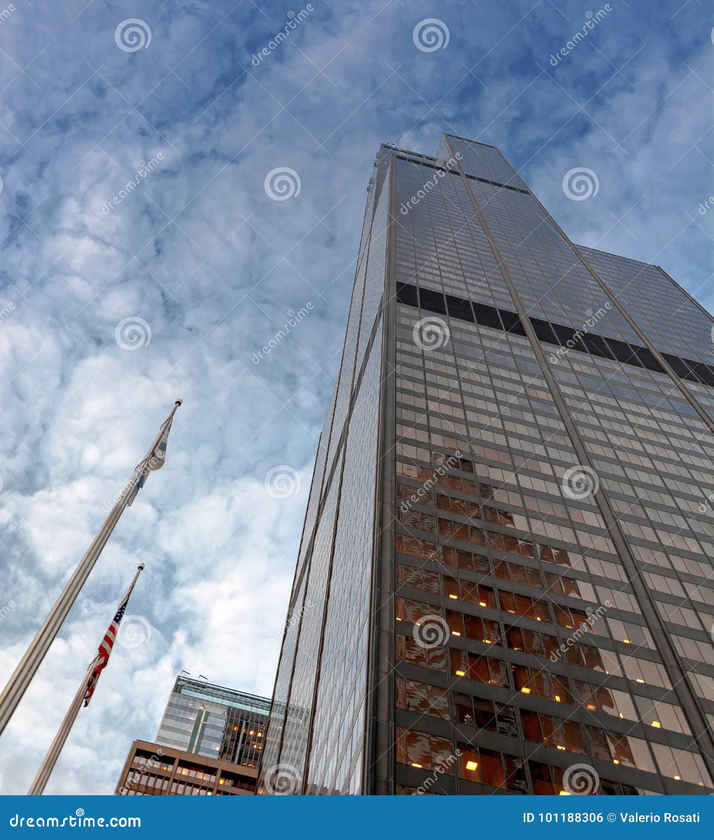 Bottom View of Willis Tower Editorial Photo - Image of skyscraper ...