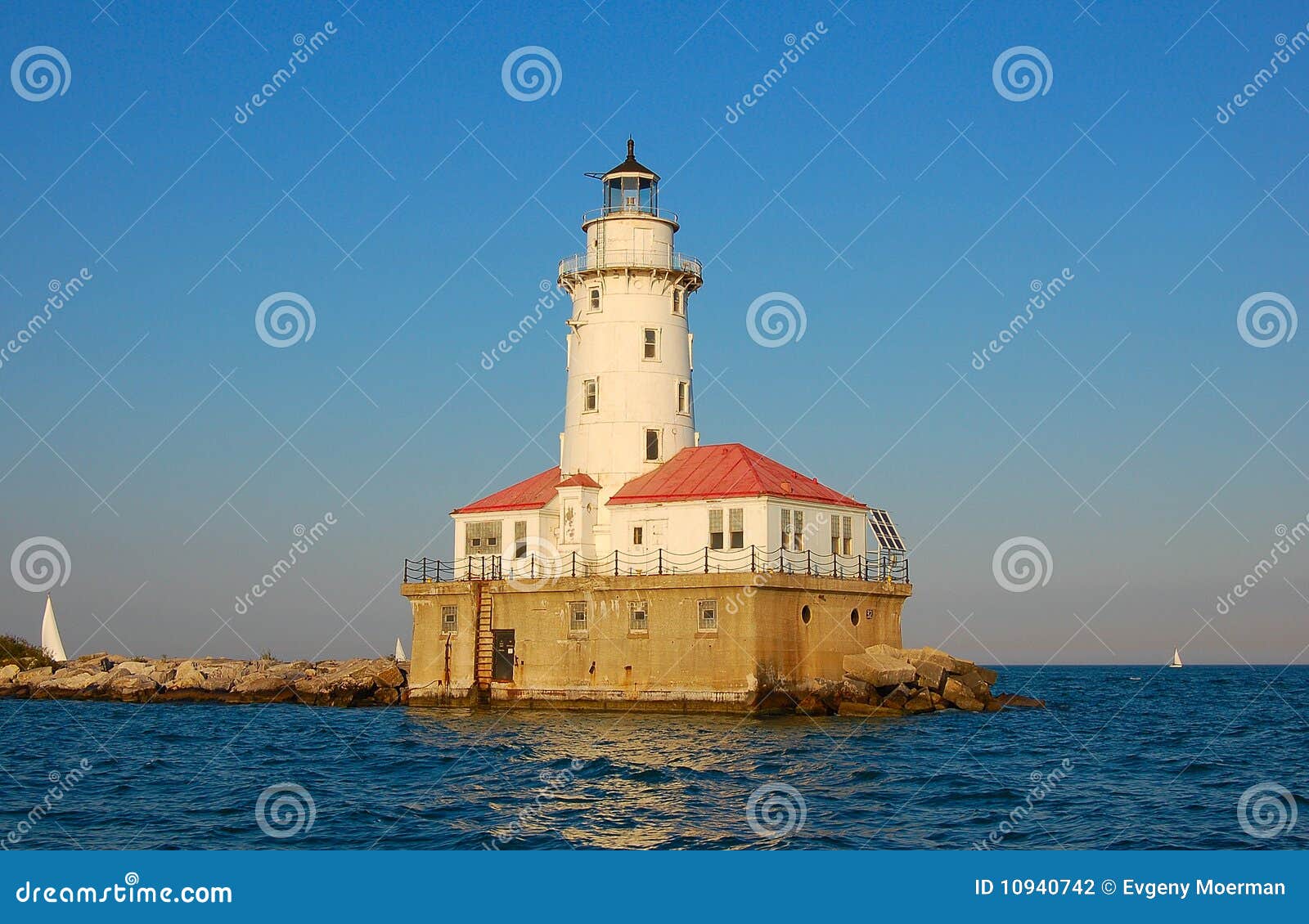 Chicago lighthouse stock photo. Image of structure, direct - 10940742