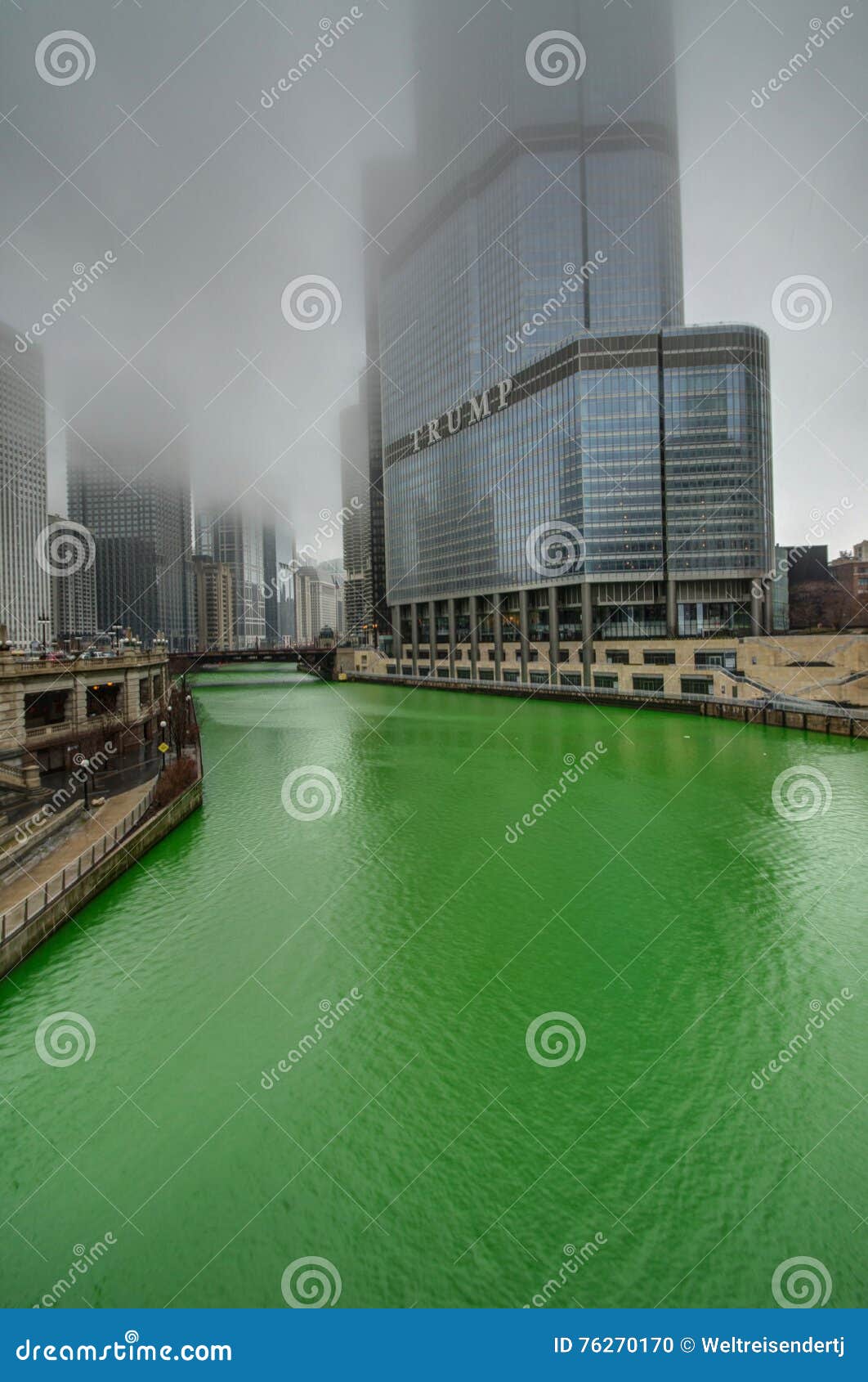 CHICAGO - MARCH 13: Dyeing the Chicago River on St. Patrick S Da ...