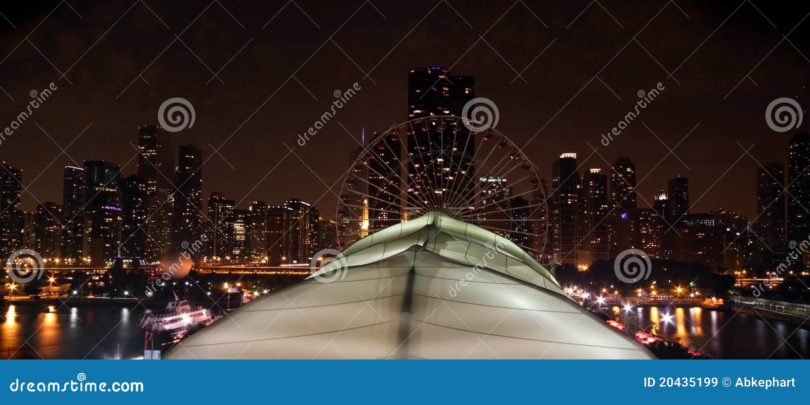Chicago Navy Pier at night editorial stock image. Image of darkness ...