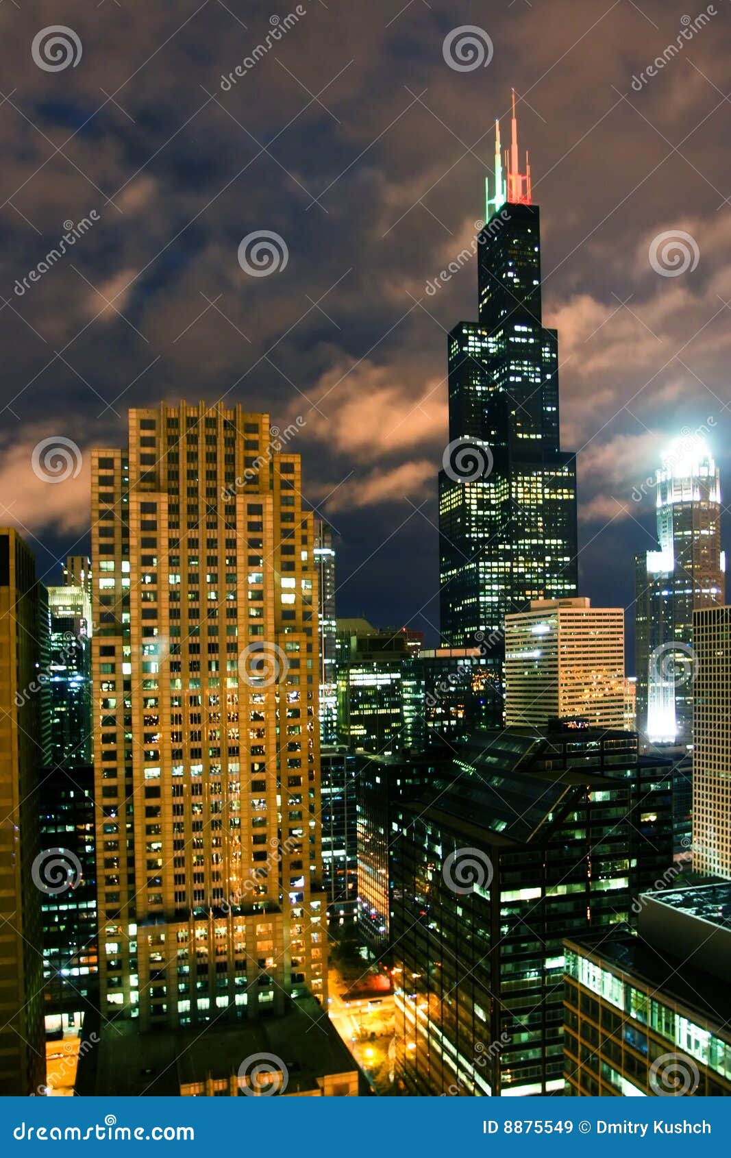 Chicago at night stock image. Image of building, illinois - 8875549