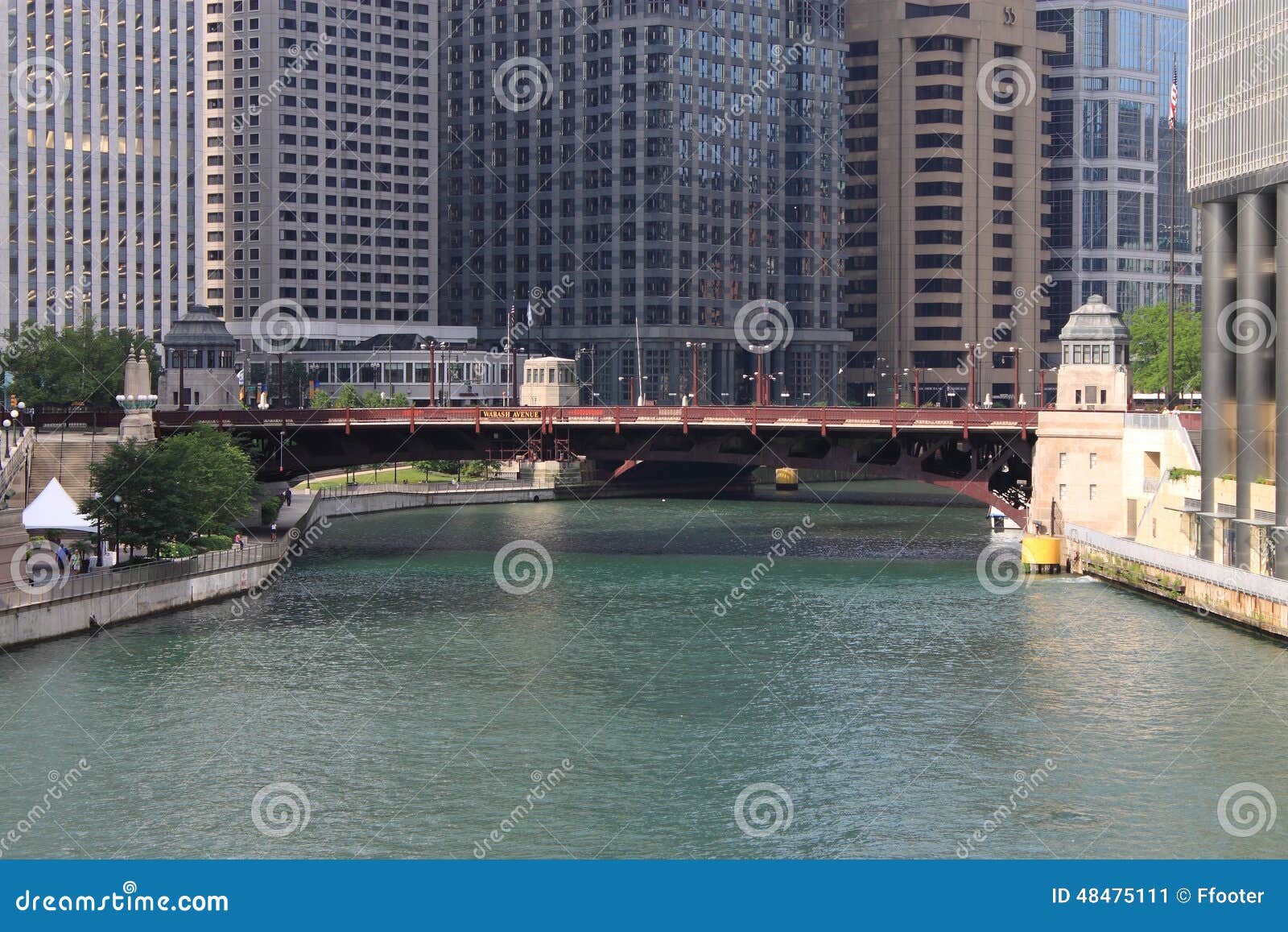 Chicago River Bridge editorial photo. Image of bridge - 48475111