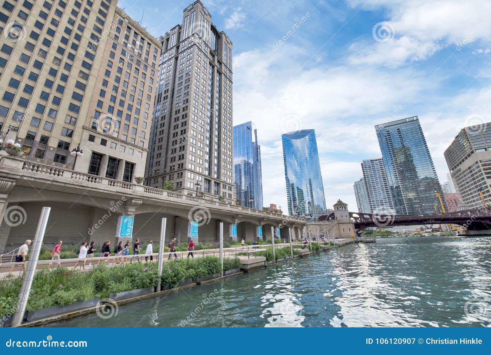 Chicago River Do Norte Riverwalk No Ramo Norte Chicago River Mim Fotografia Editorial - Imagem ...