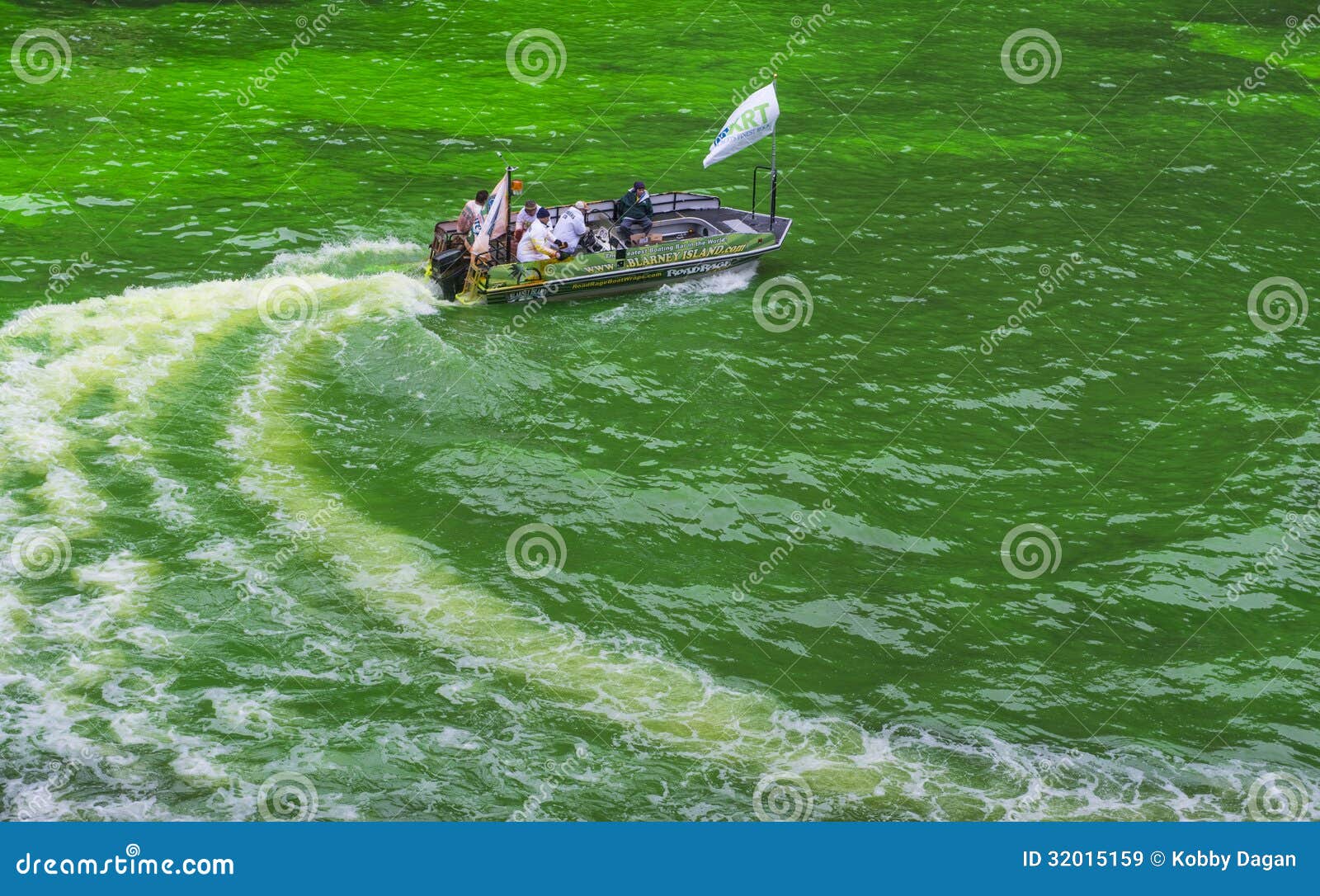 Chicago River dyed green editorial stock image. Image of colorful ...