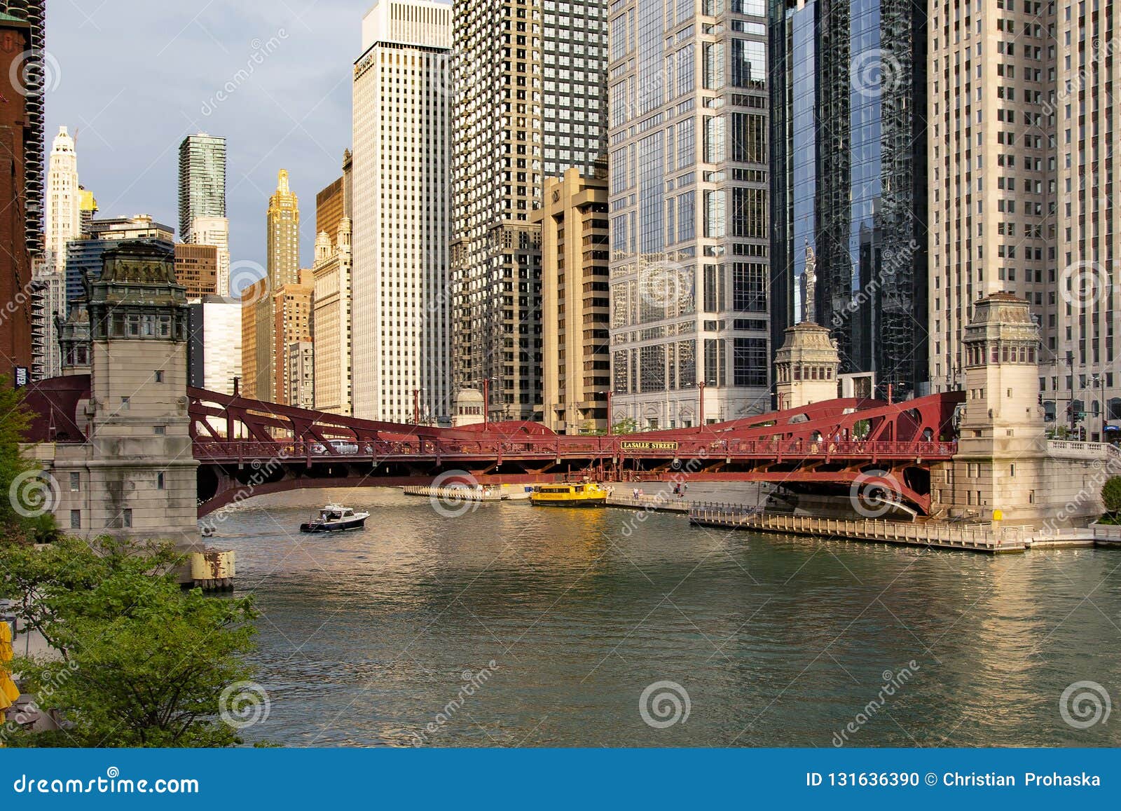 Chicago River Flows through Canyon of Skyscraper Stock Photo - Image of ...