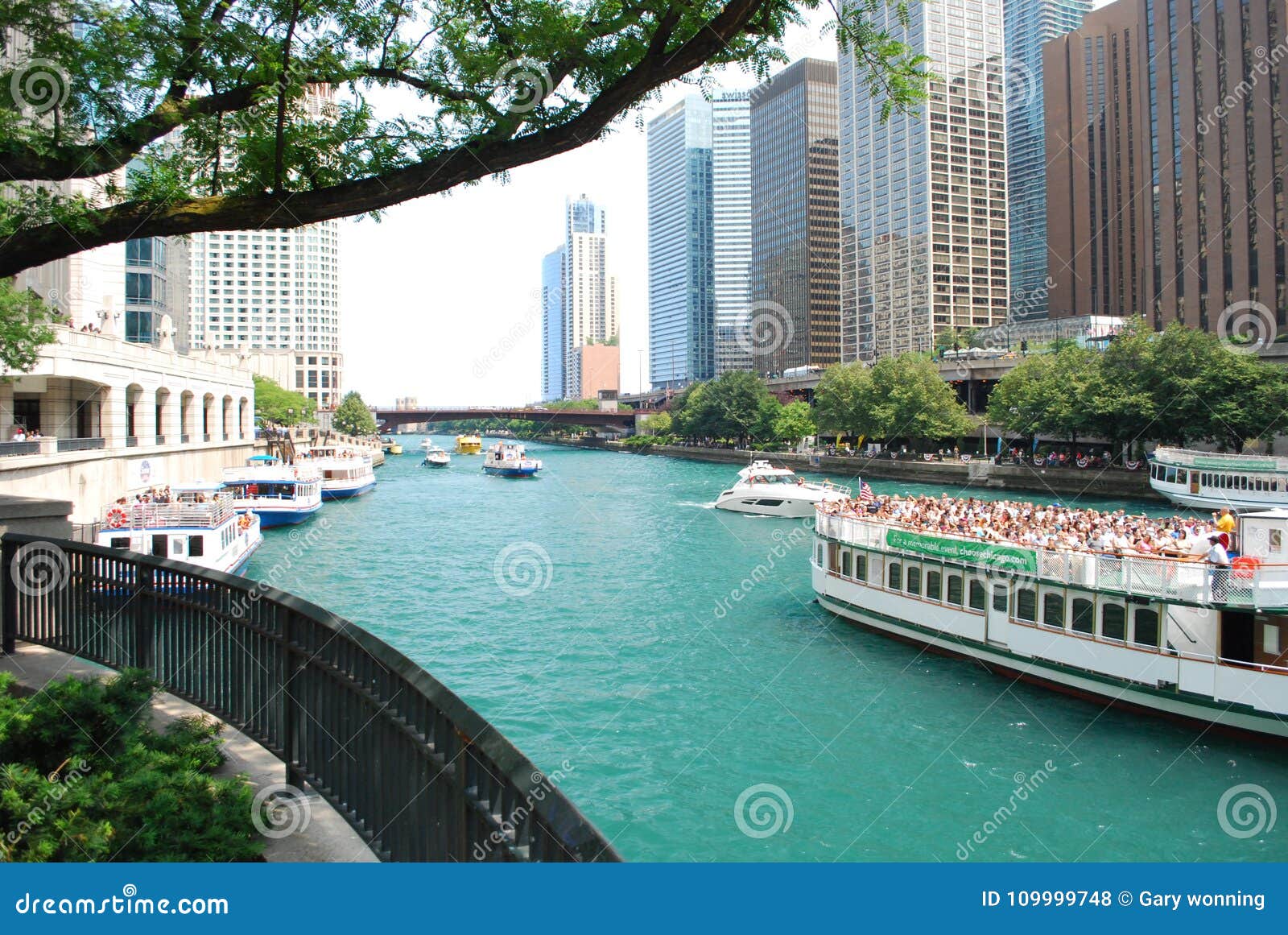 Chicago river scenic editorial stock photo. Image of scenic - 109999748