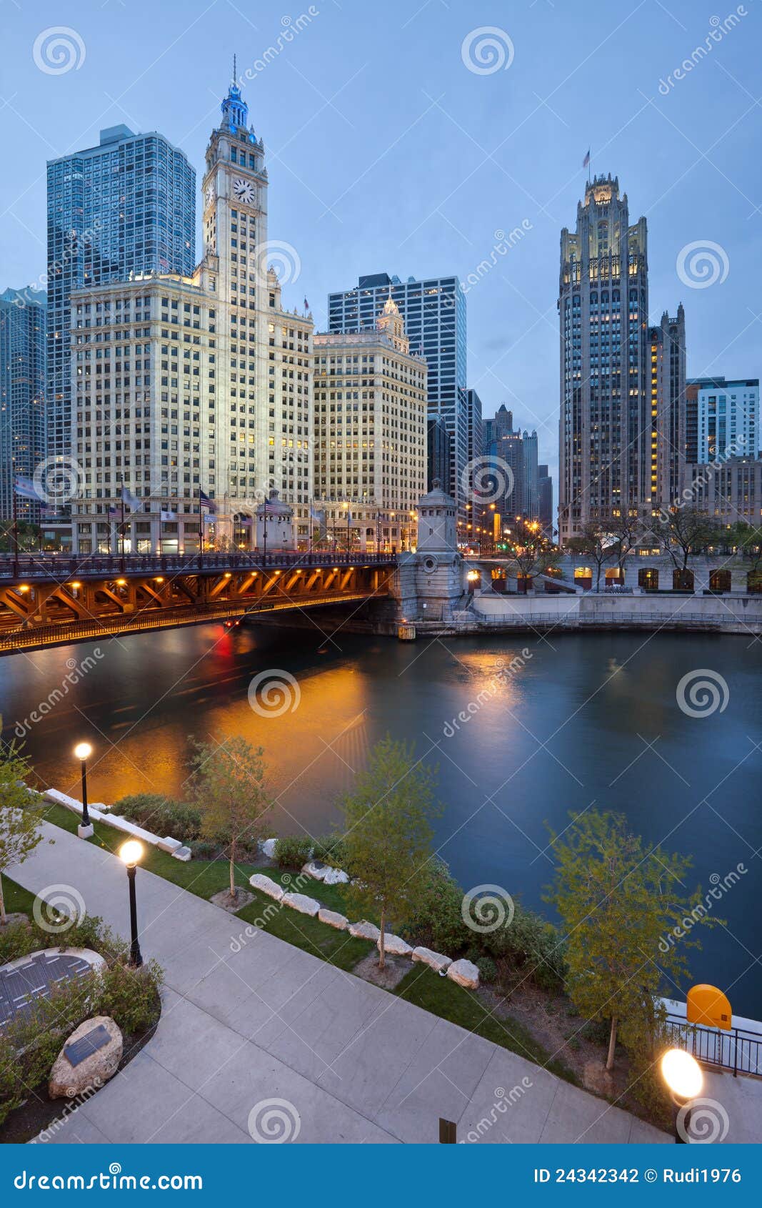 Chicago riverside. editorial photography. Image of reflection - 24342342
