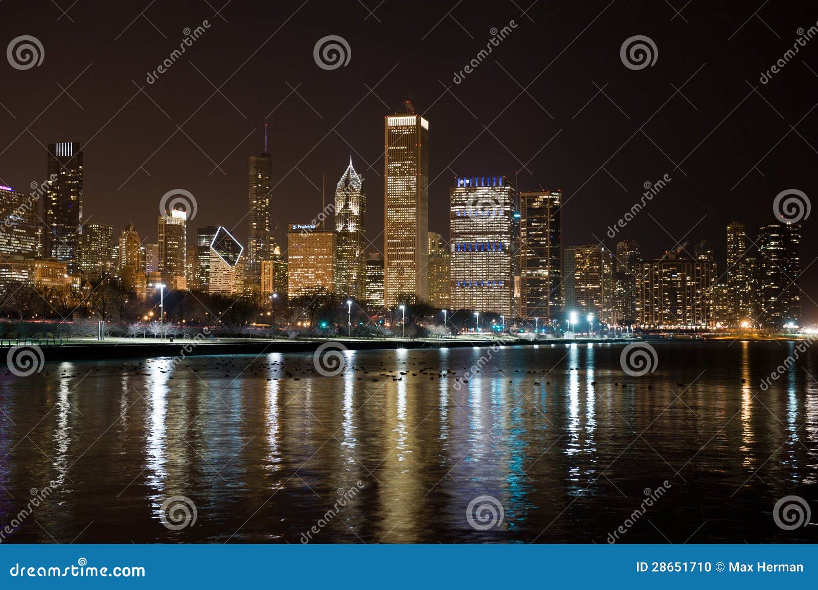 Chicago Skyline at night editorial image. Image of night - 28651710