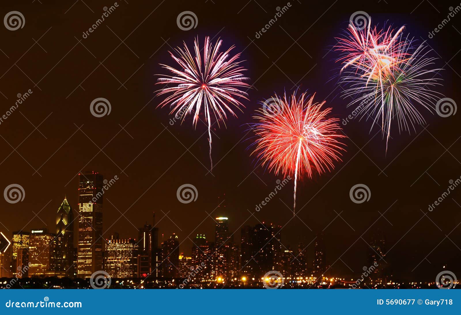 Chicago Skyline at night stock image. Image of illinois - 5690677
