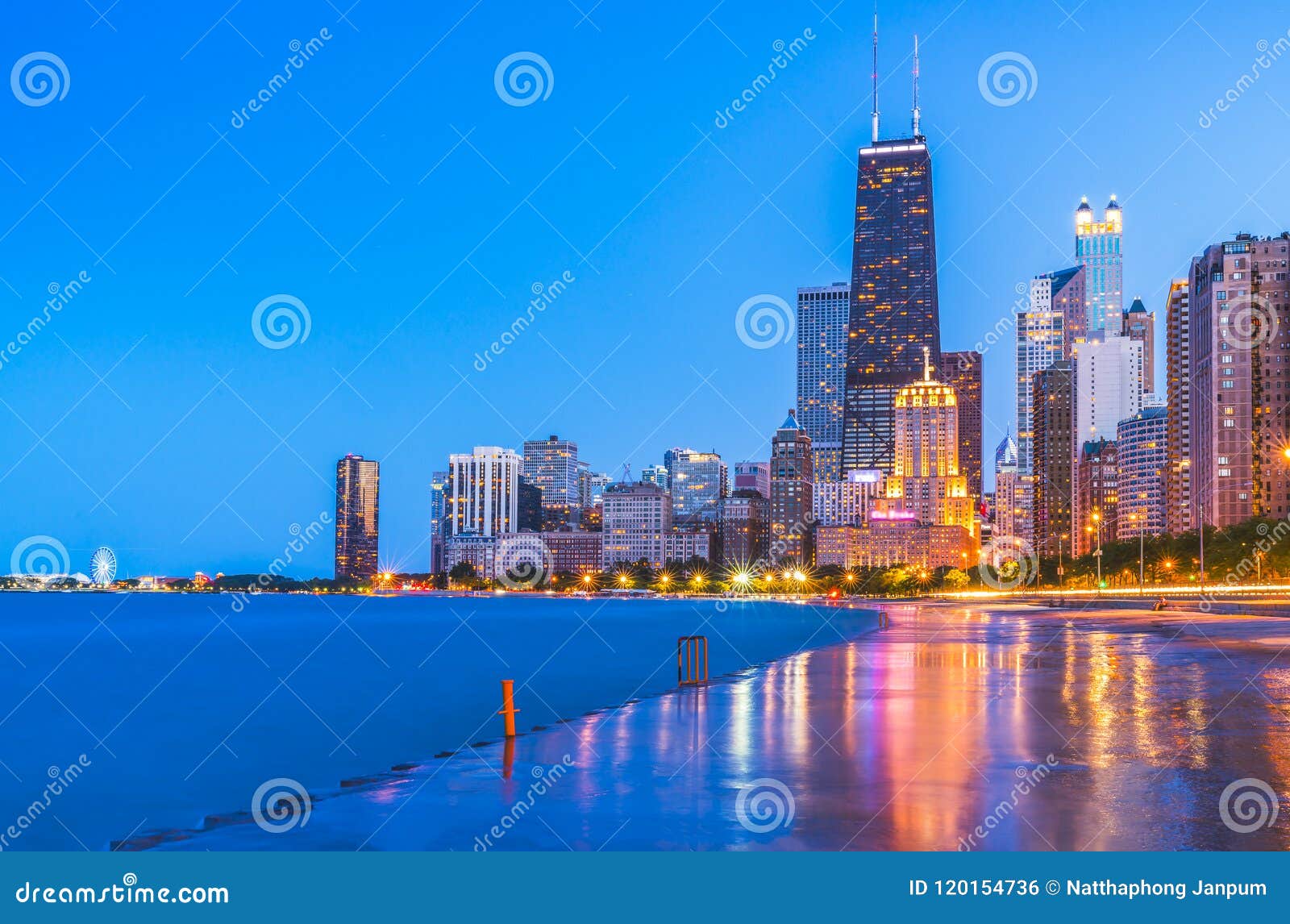 Chicago Skyline at Sunset with Cloudy Sky and Reflection in Wat Stock ...