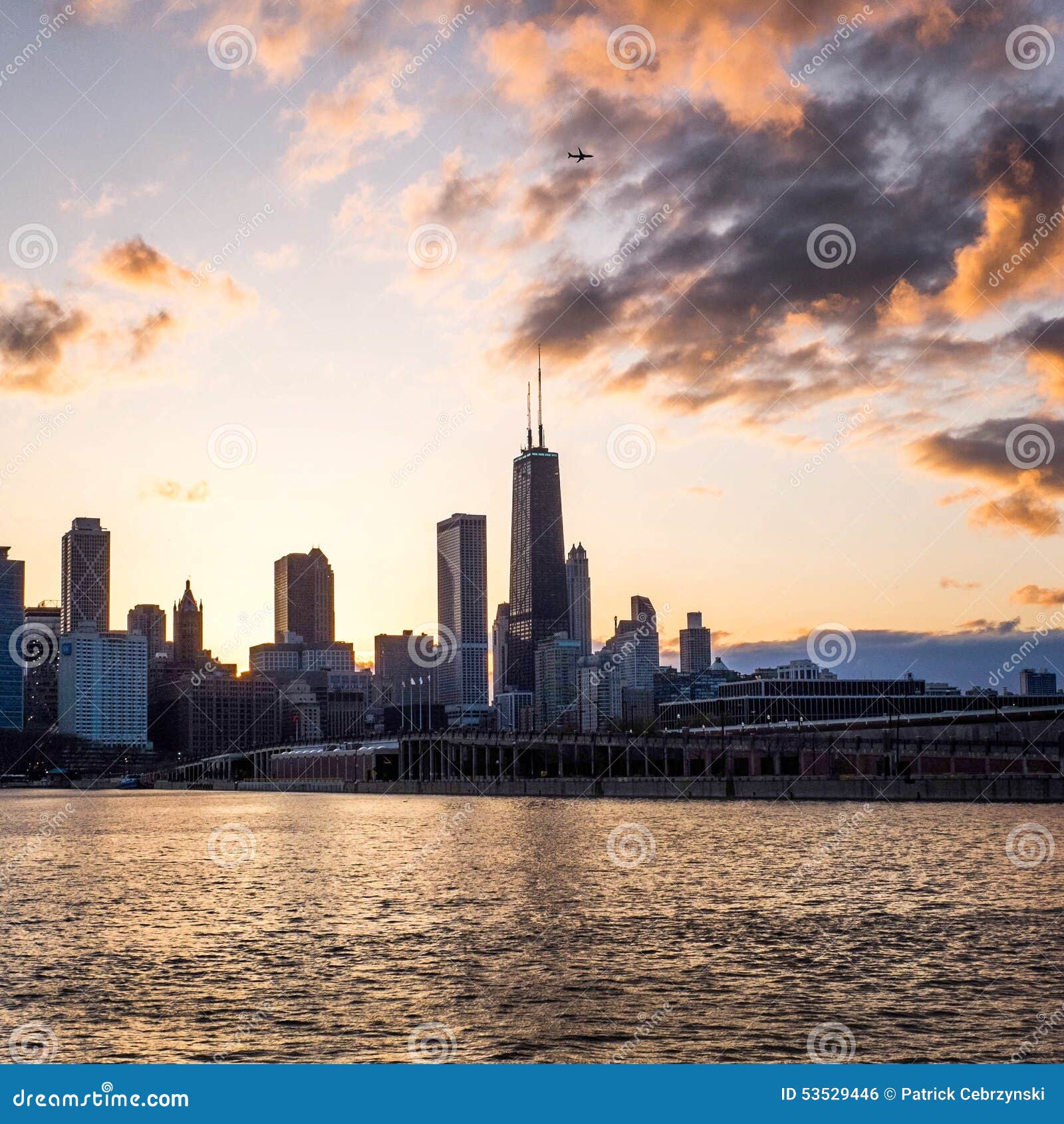 Chicago skyline at sunset editorial photo. Image of pier - 53529446