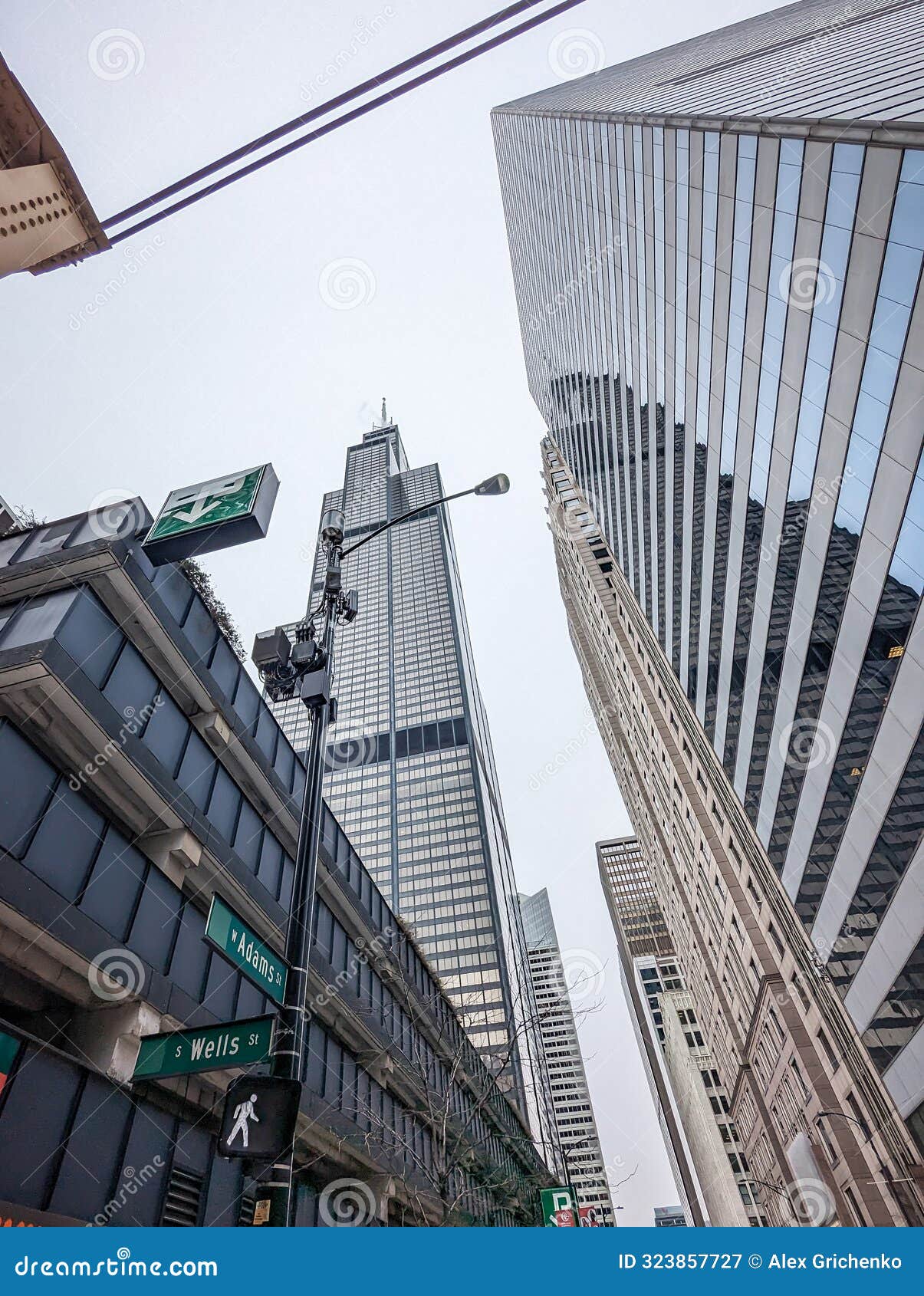 Chicago Street Scenes during Day Editorial Photography - Image of scene ...