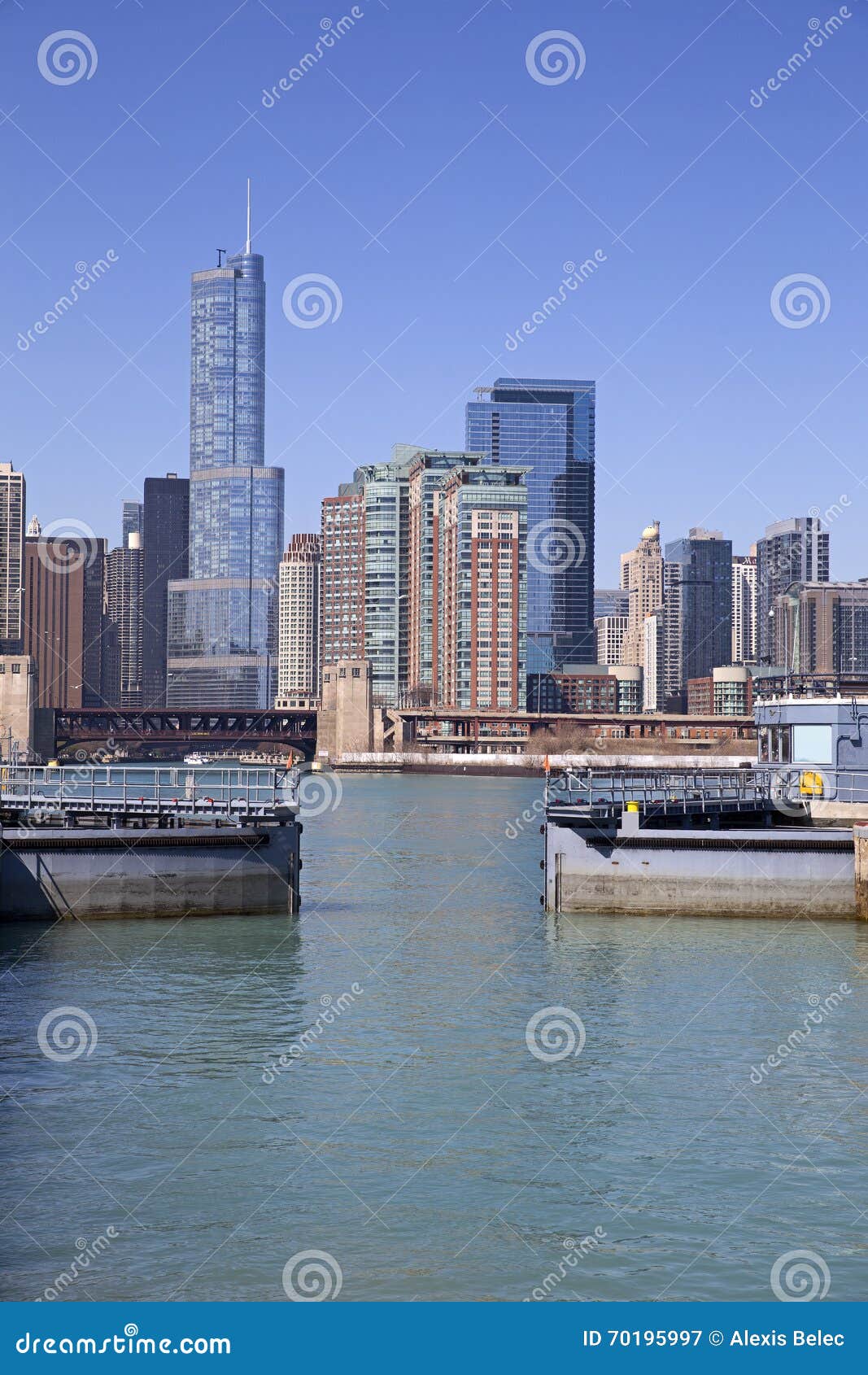 Chicago view stock image. Image of destination, skyscraper - 70195997