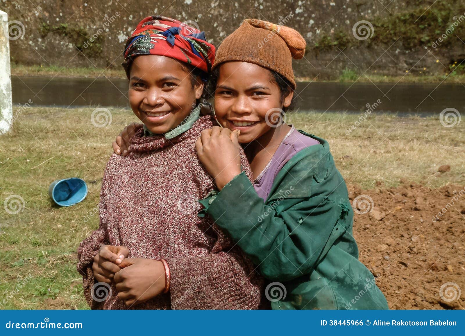 Chicas jóvenes malgaches foto editorial. Imagen de pobreza - 38445966