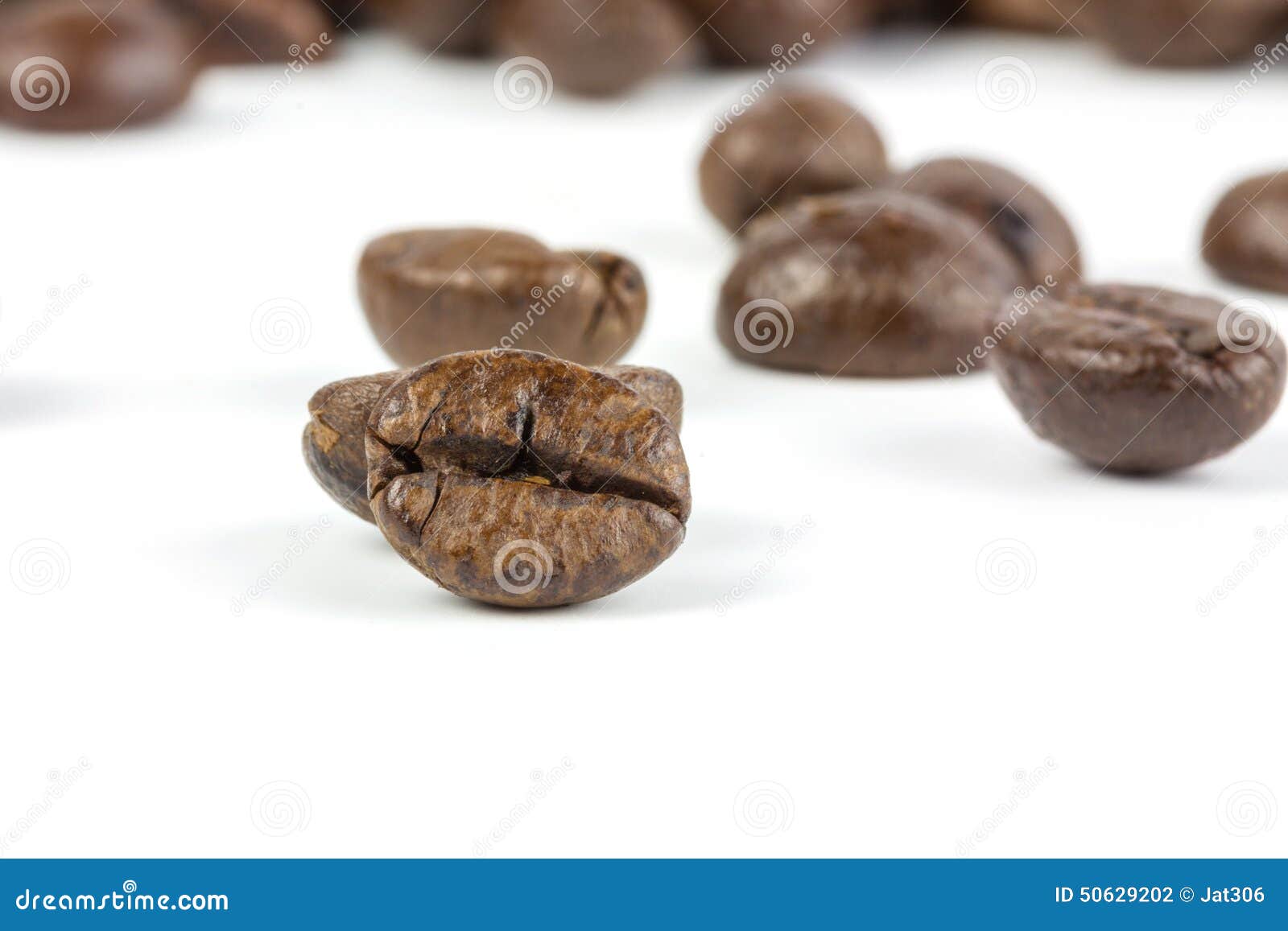 Chicchi di caffè fotografia stock. Immagine di marrone - 50629202