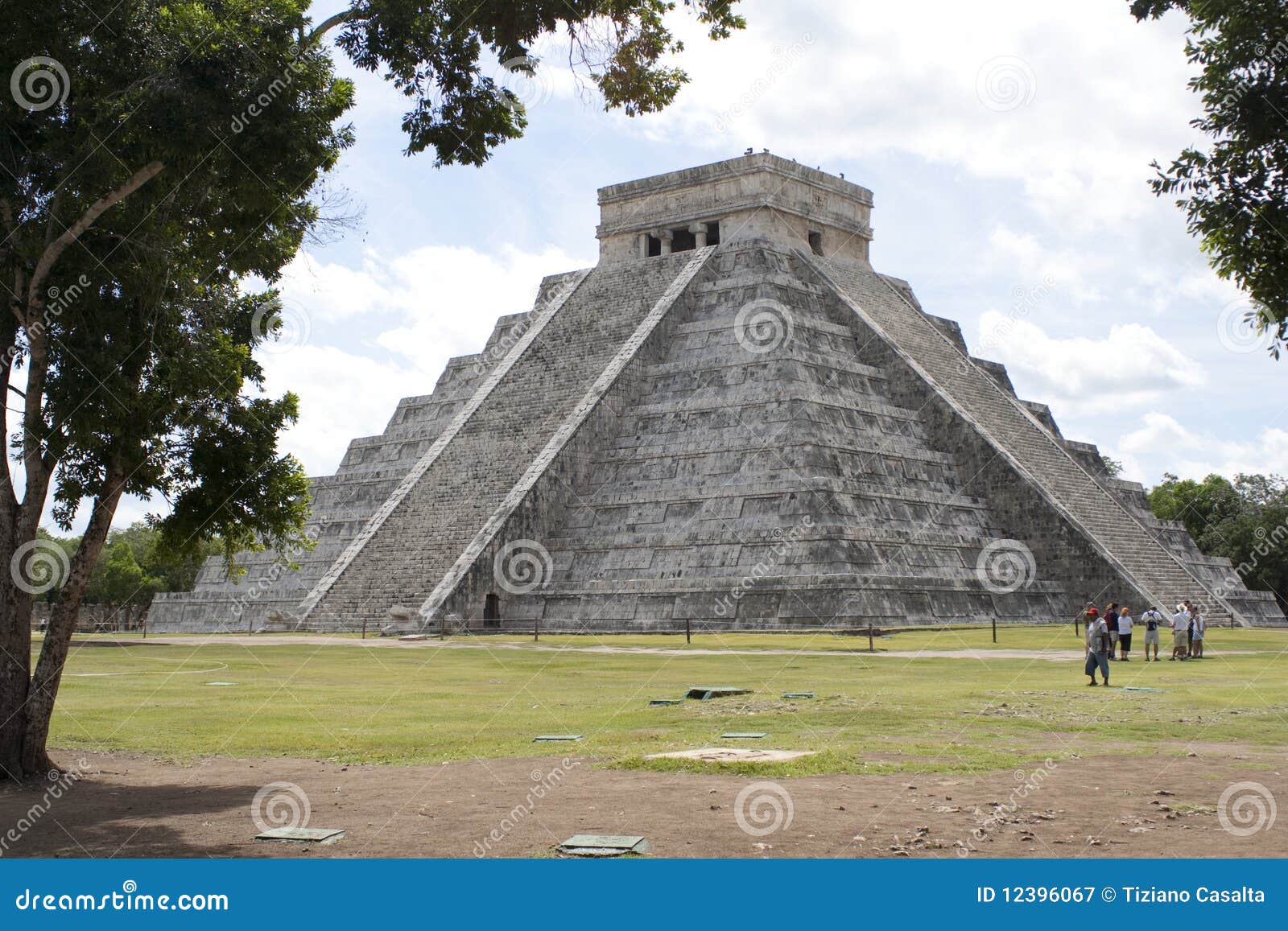 Chichen Itza editorial photography. Image of building - 12396067