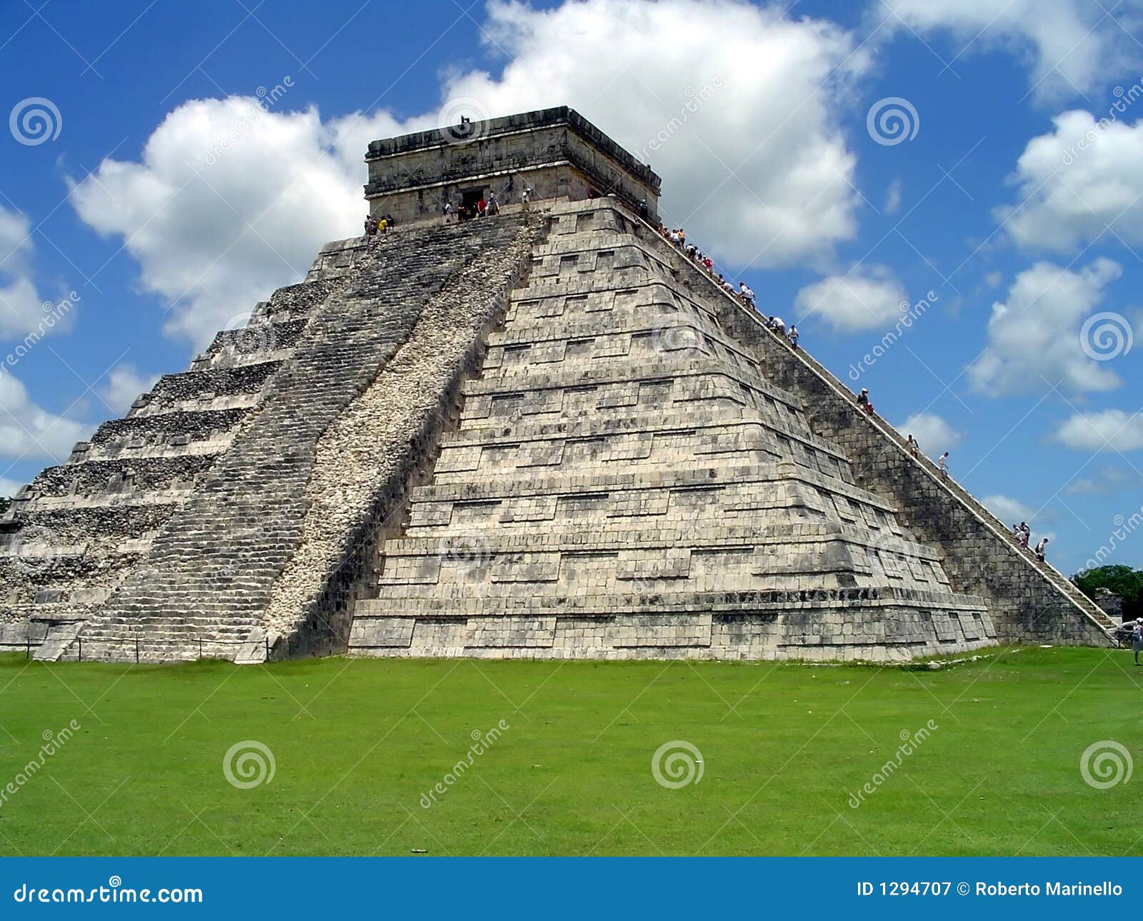 Chichen itza el castillo stock image. Image of city, archeology - 1294707
