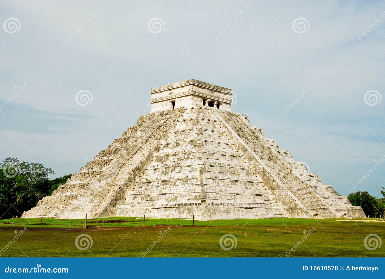 Chichen itza, El Castillo stock photo. Image of tourism - 16610578