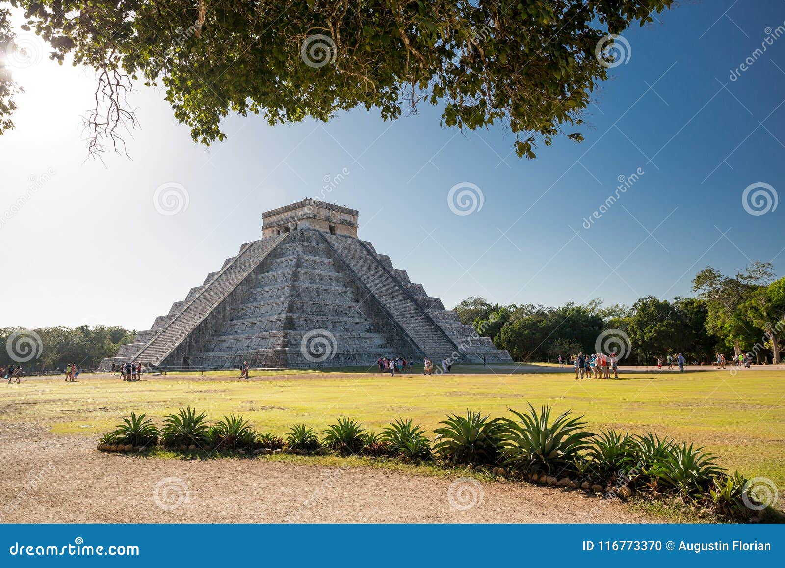 Chichen Itza, El Castillo Temple of Kukulkan, Mexico Editorial Image ...