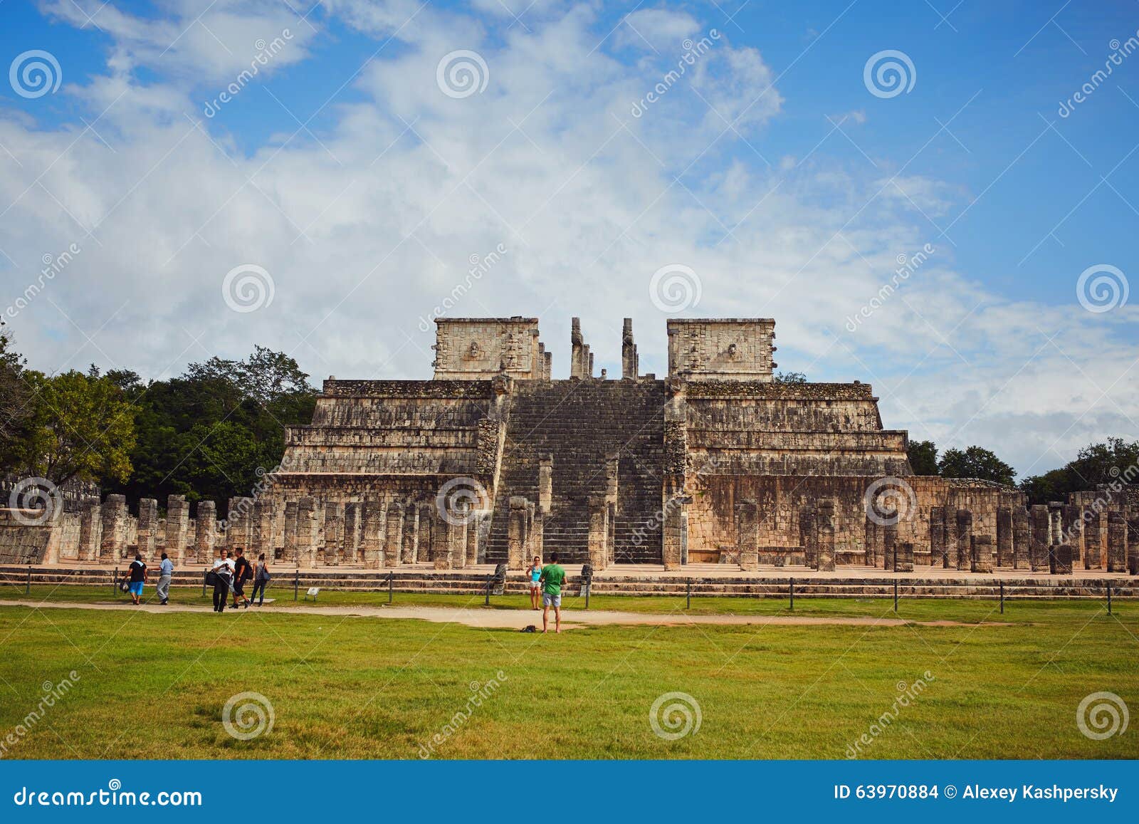 Chichen Itza editorial stock image. Image of maya, pyramids - 63970884