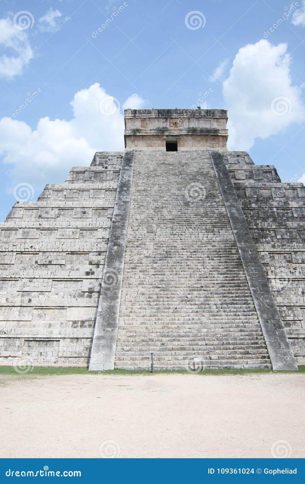 El Castillo, Chichen Itza stock photo. Image of archaeological - 109361024