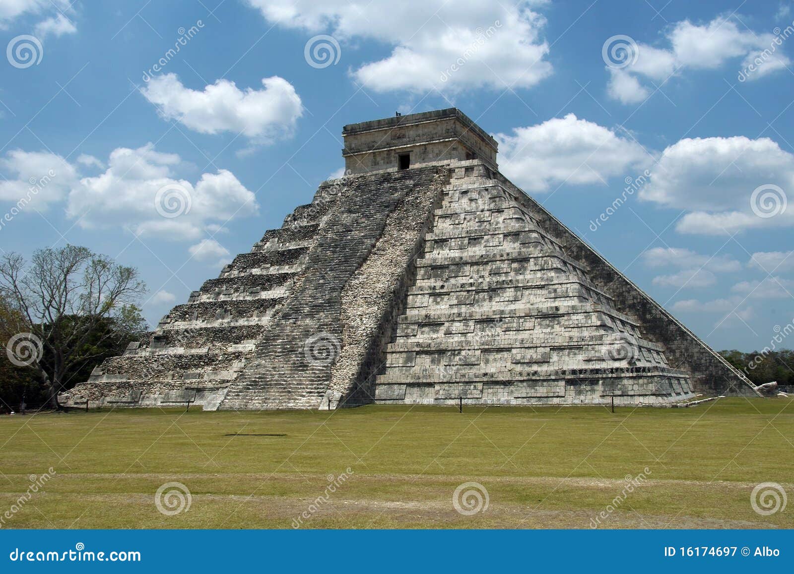 Chichen Itza pyramid stock image. Image of ruins, chichenitza - 16174697